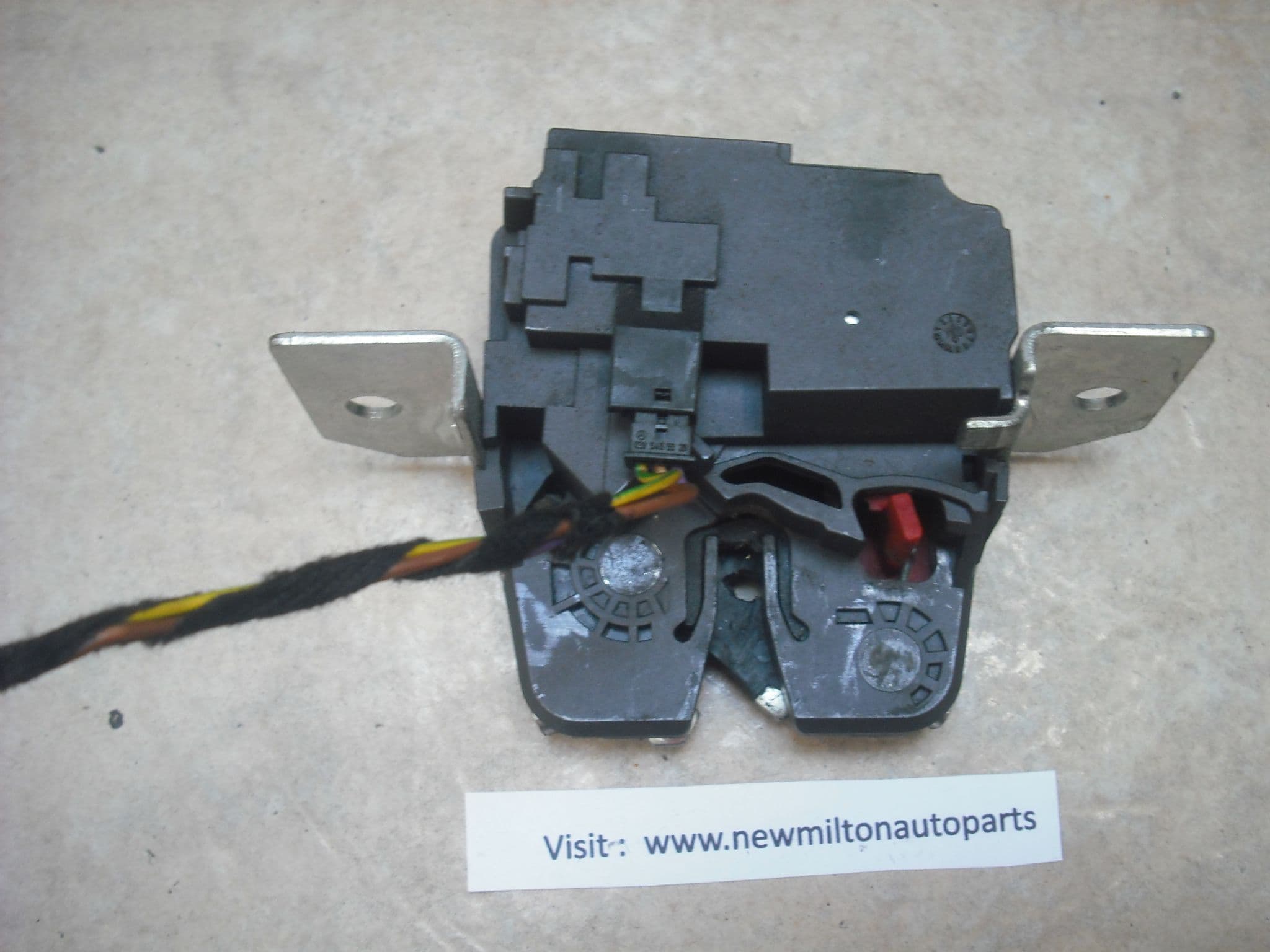 SOLD SOLD A GENUINE MERCEDES BENZ BOOT CATCH FOR THE TAIILGATE