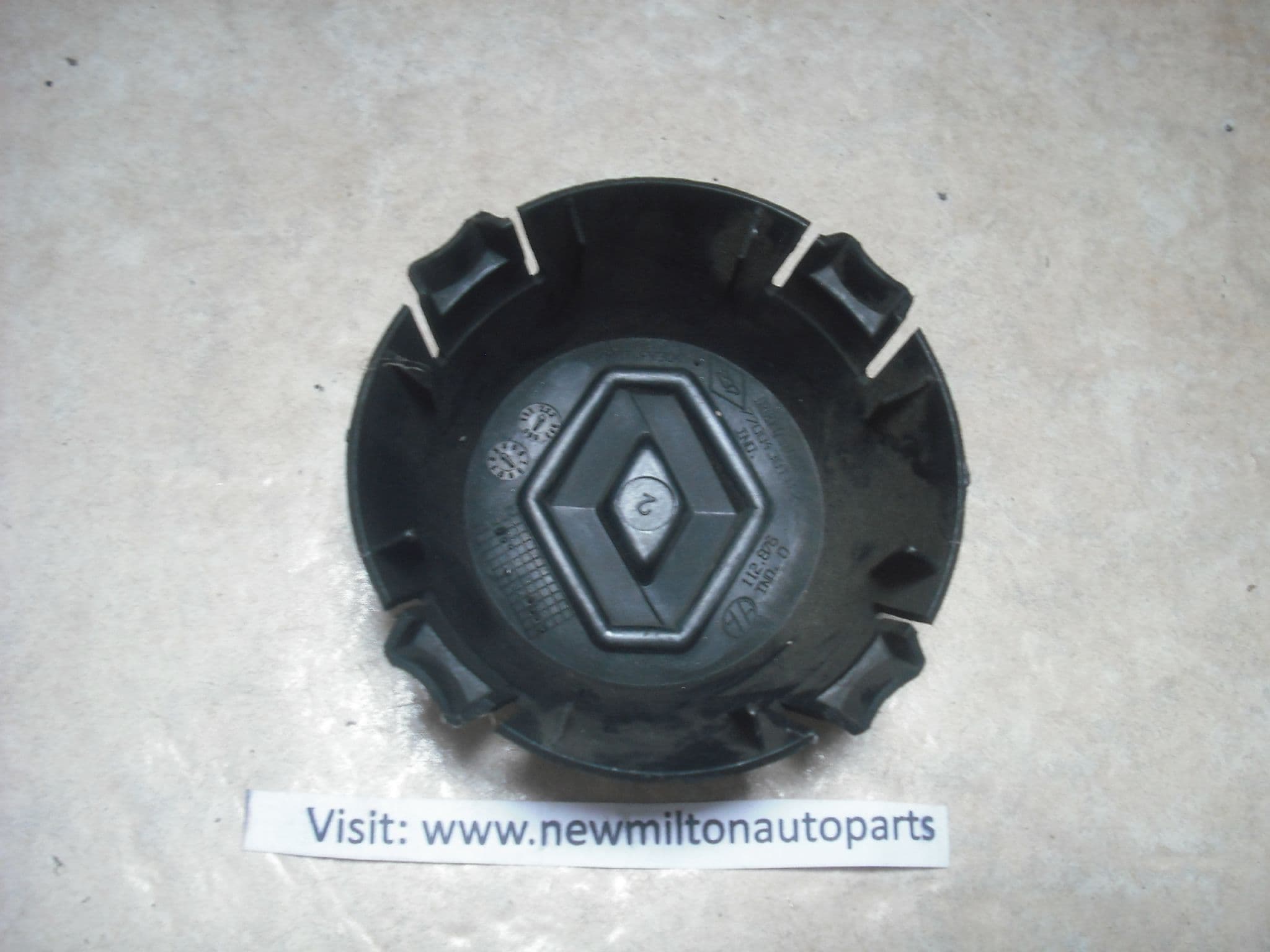 sold sold A GENUINE RENAULT KANGOO VAN HUB CENTER CAP 7700438116