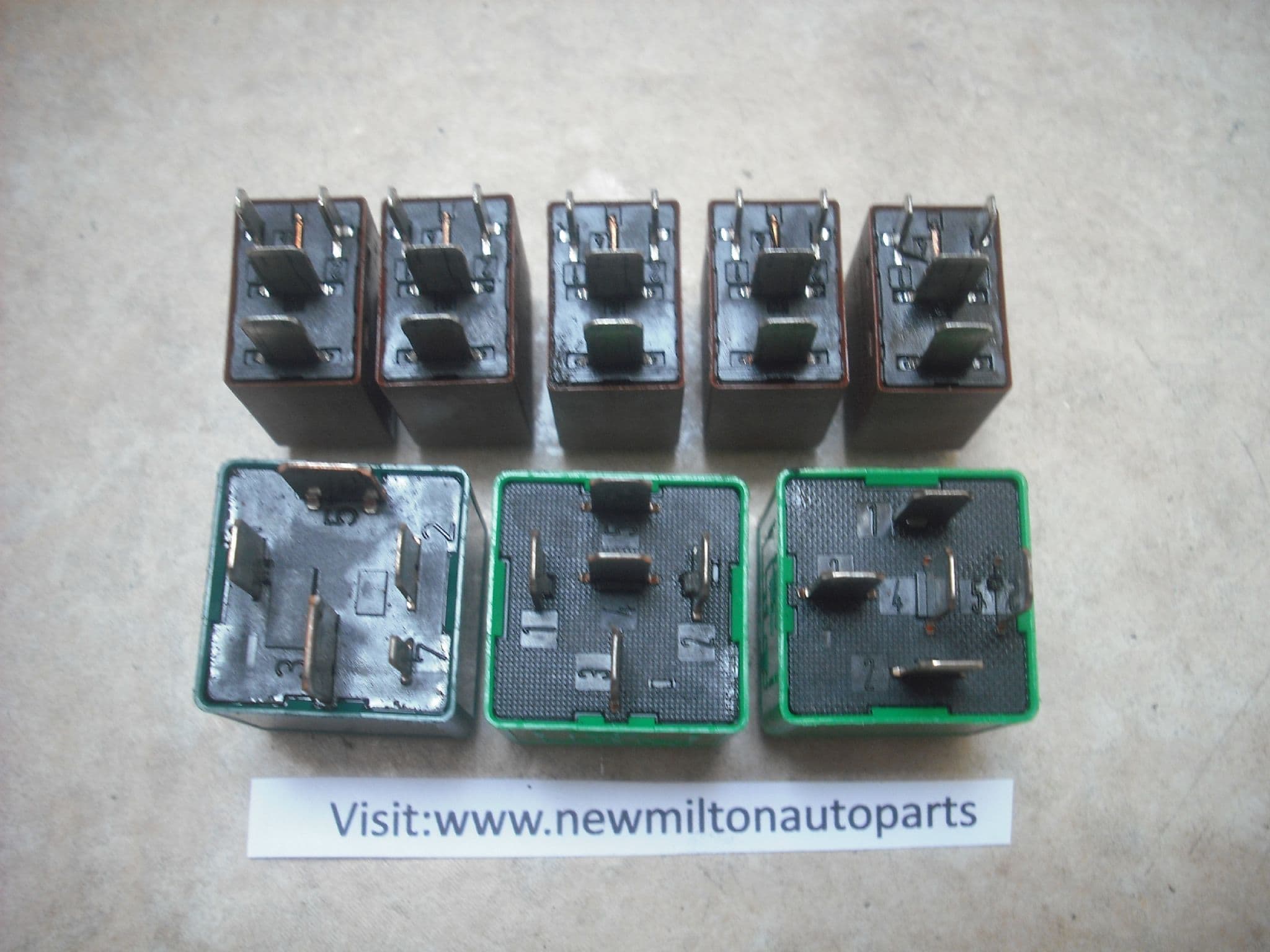 SOLD SOLD GENUINE FORD FIEST5A MK4 RELAYS FROM THE ENGINE BAY FUSE BOX