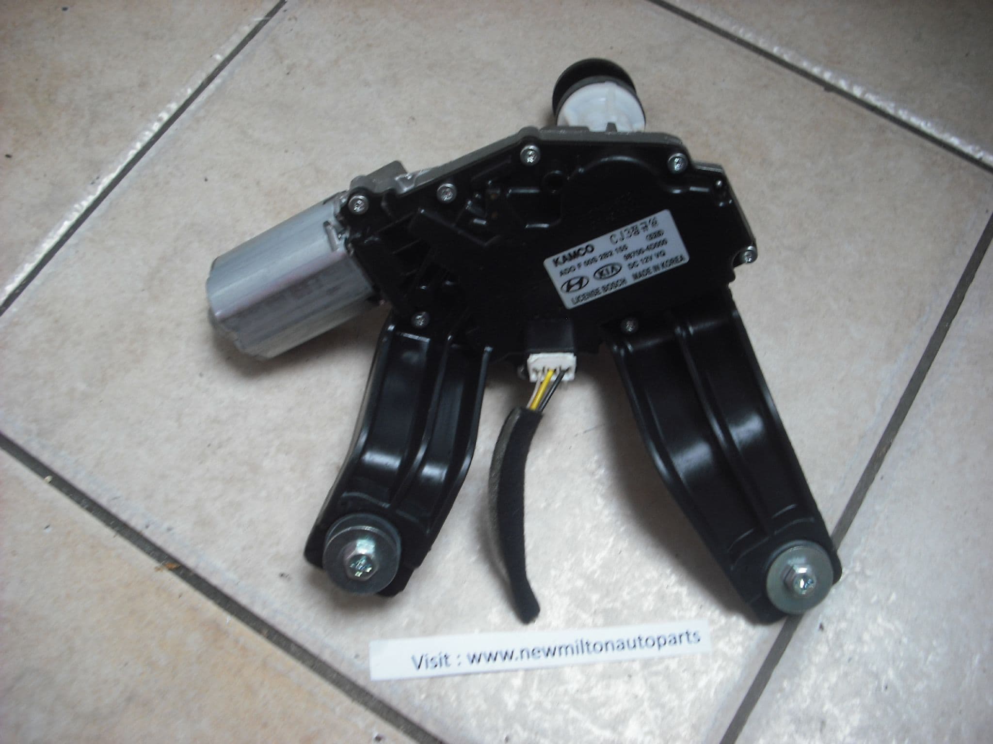 SOLD SOLD KAMCO ADO F 00S 2B2 155 98700-4D000 KIA SEDONA REAR WINDOW ...