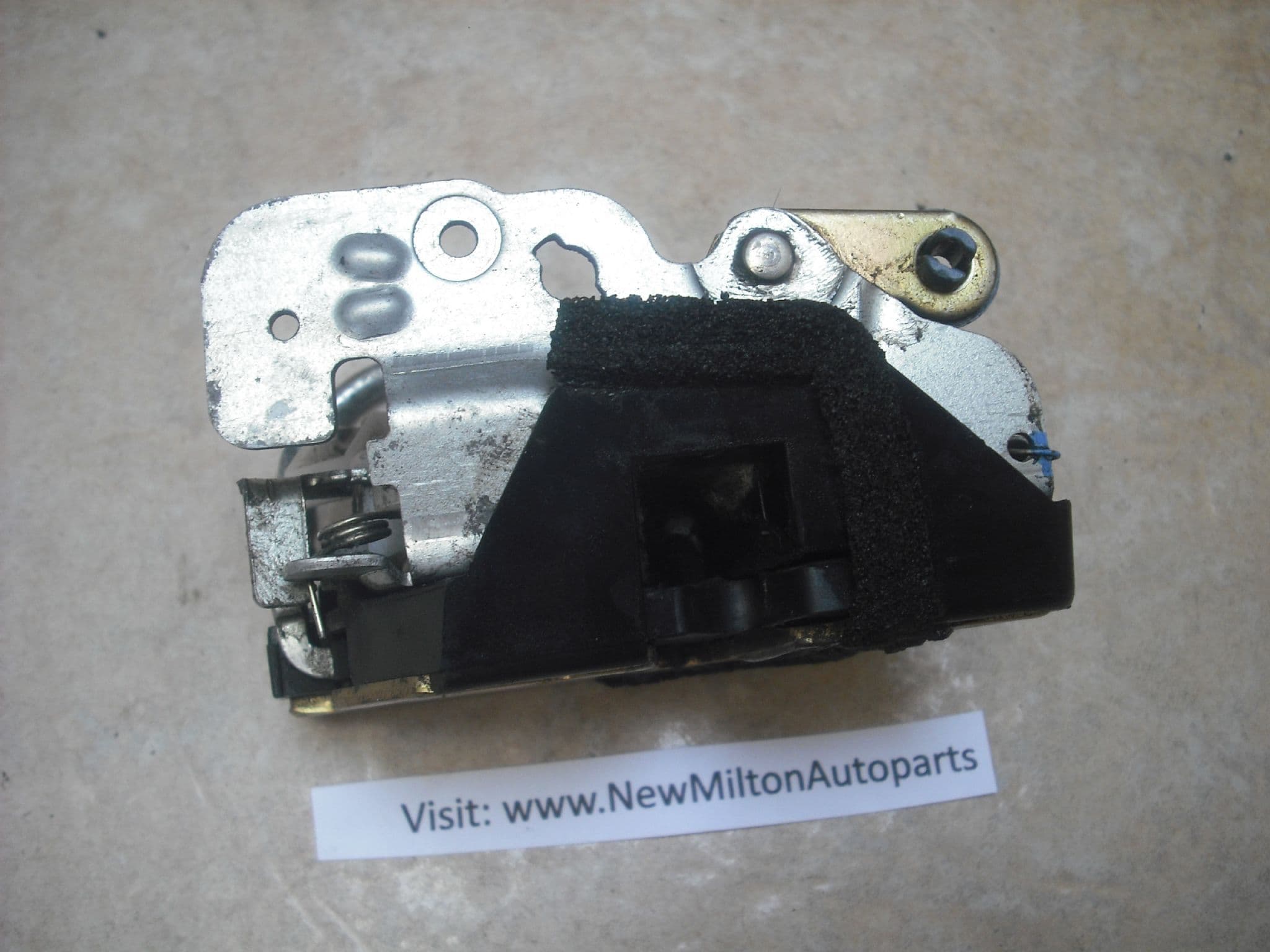 SUZUKI SUPER CARRY VAN UK RIGHT SIDE DRIVERS DOOR CATCH