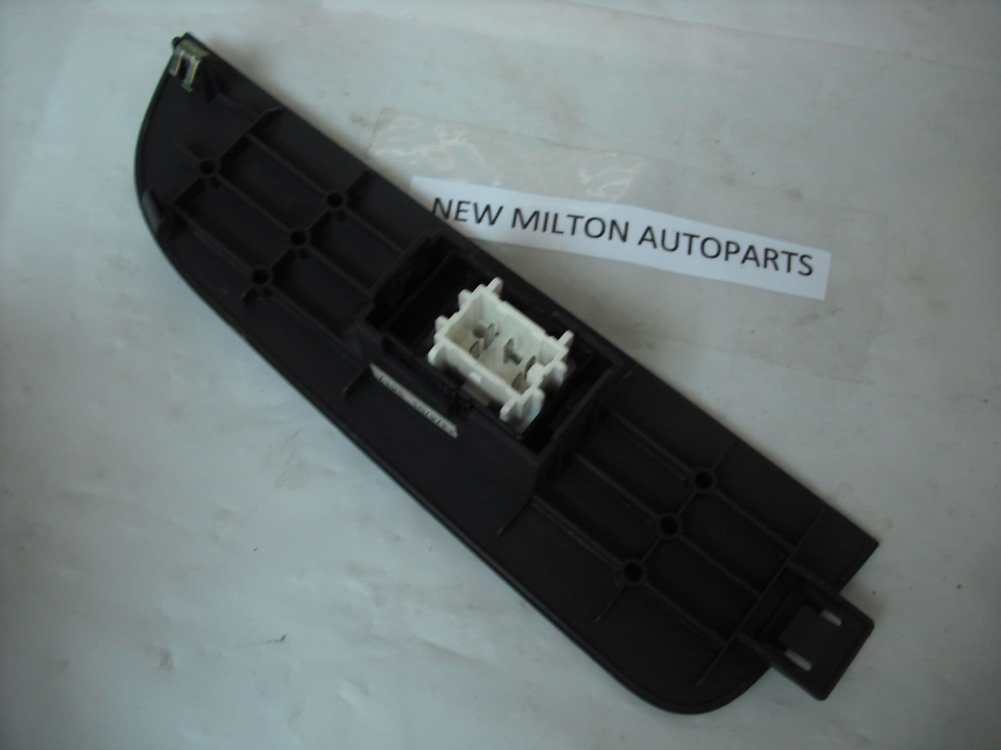 TOYOTA COROLLA FRONT PASSENGER DOOR ELECTRIC WINDOW SWITCH