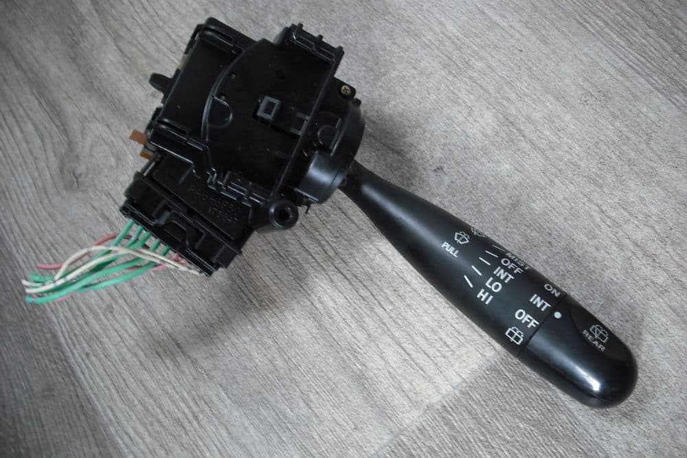 TOYOTA RAV 4 MK2 WINDSCREEN WIPER AND WASHER STALK SWITCH