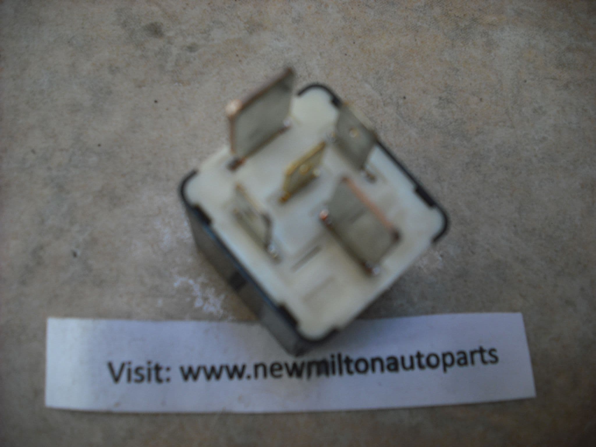 TOYOTA YARIS AND VERSO AN ORIGINAL TOYOTA RELAY 90987-04006 156700-1580