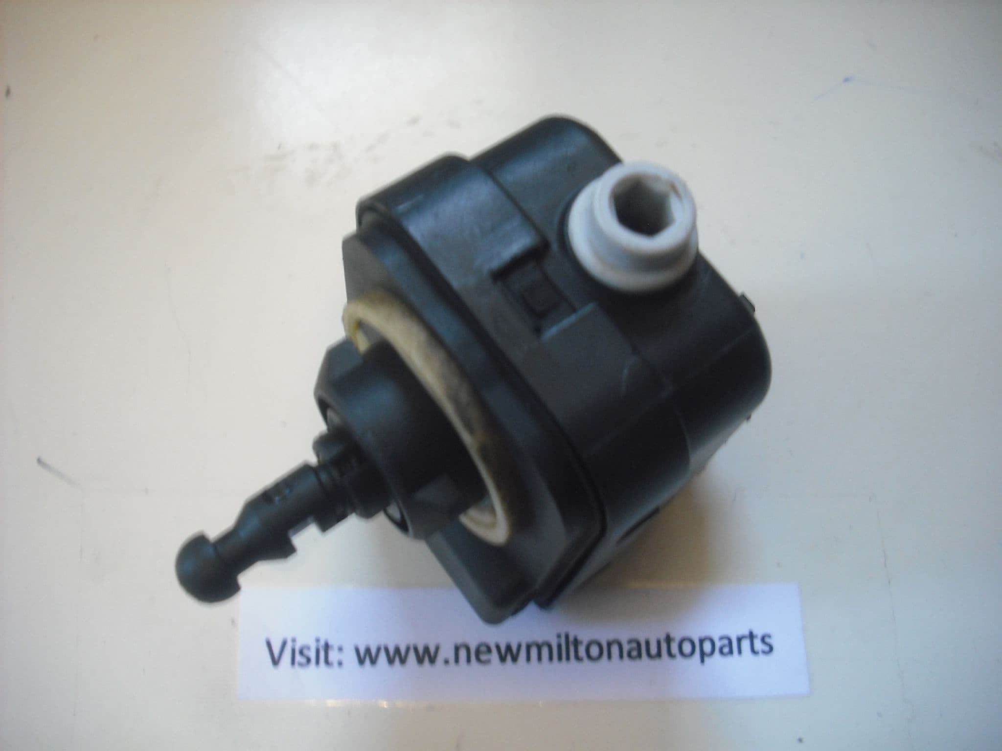 TOYOTA YARIS MK2 HEADLIGHT HEADLAMP LEVELING ADJUSTMENT MOTOR