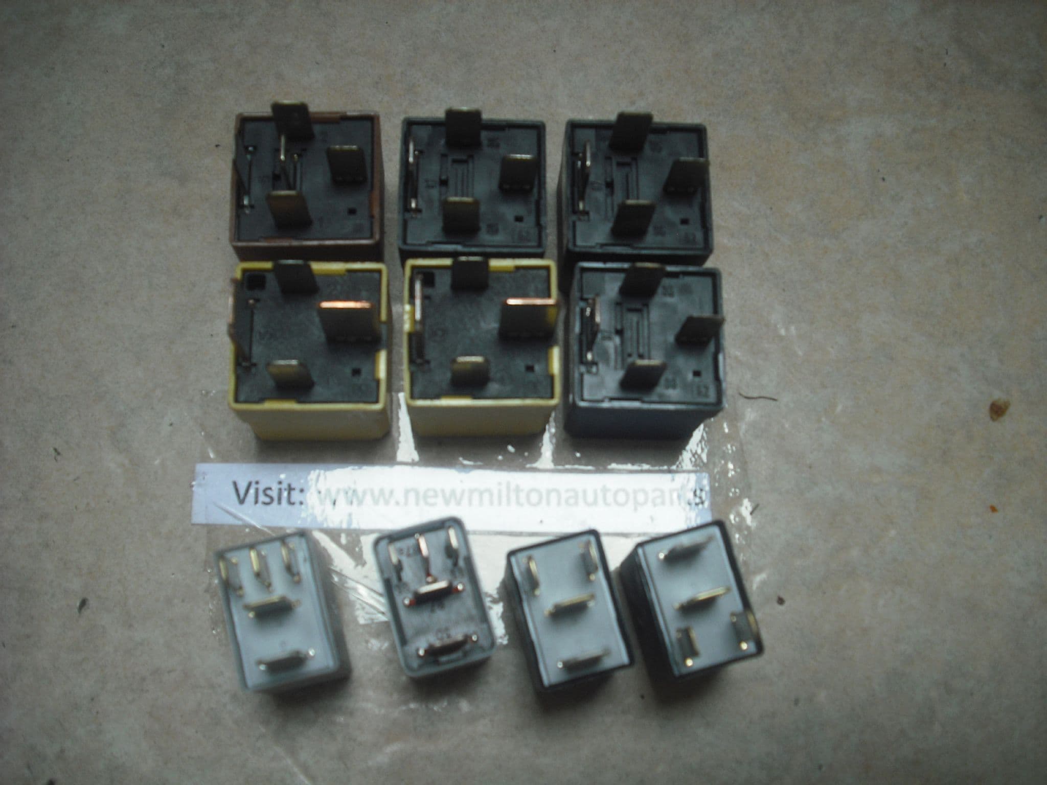VAUXHALL ASTRA H 2004-2009 A SELECTION OF RELAYS FROM THE ENGINE BAY ...