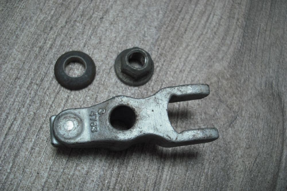 VAUXHALL ASTRA J MK6 INSIGNIA AND ZAFIRA 2 0 CDTI FUEL INJECTOR CLAMP