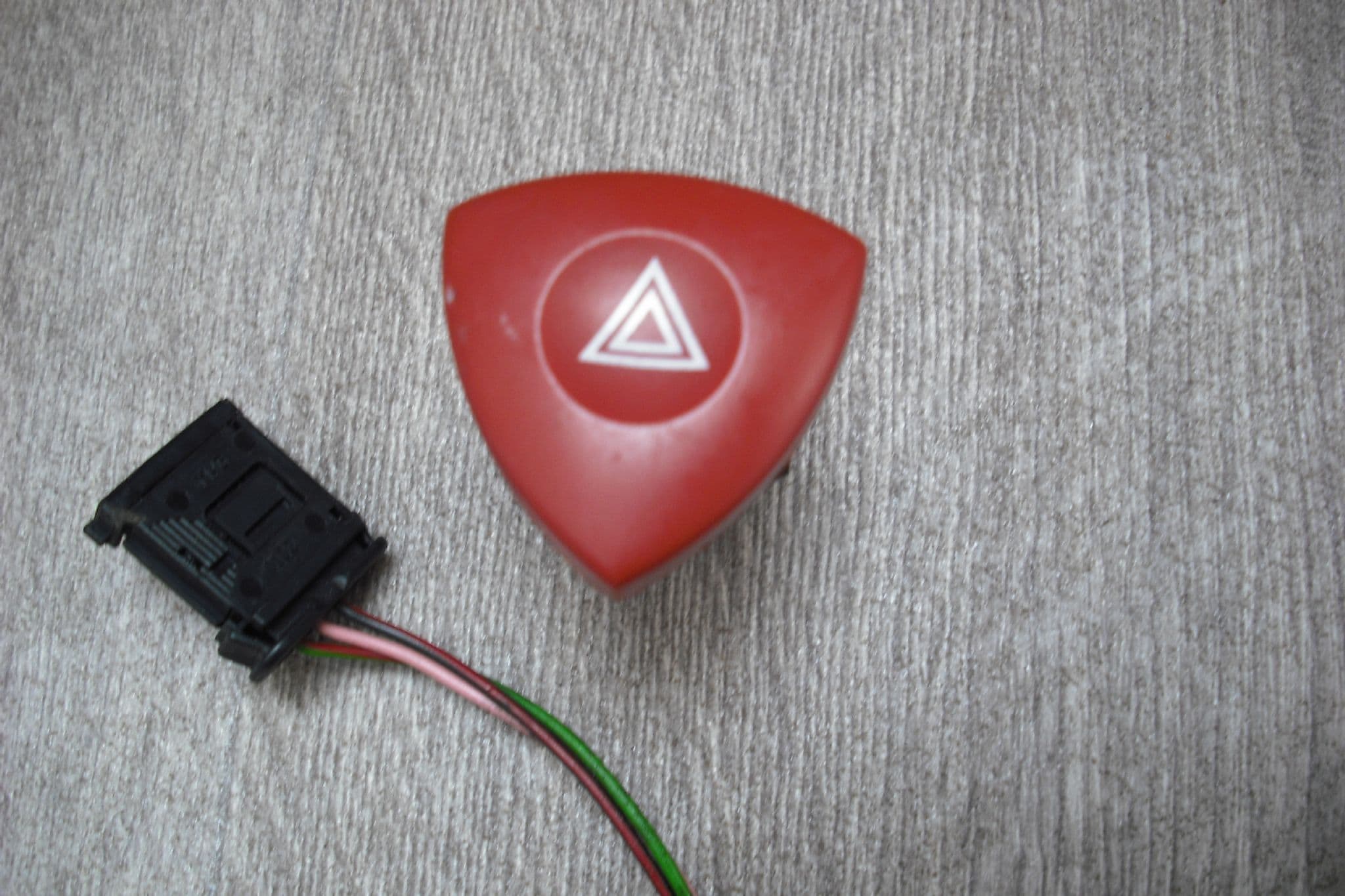 VAUXHALL VIVARO AND RENAULT TRAFIC HAZARD WARNING LIGHT SWITCH