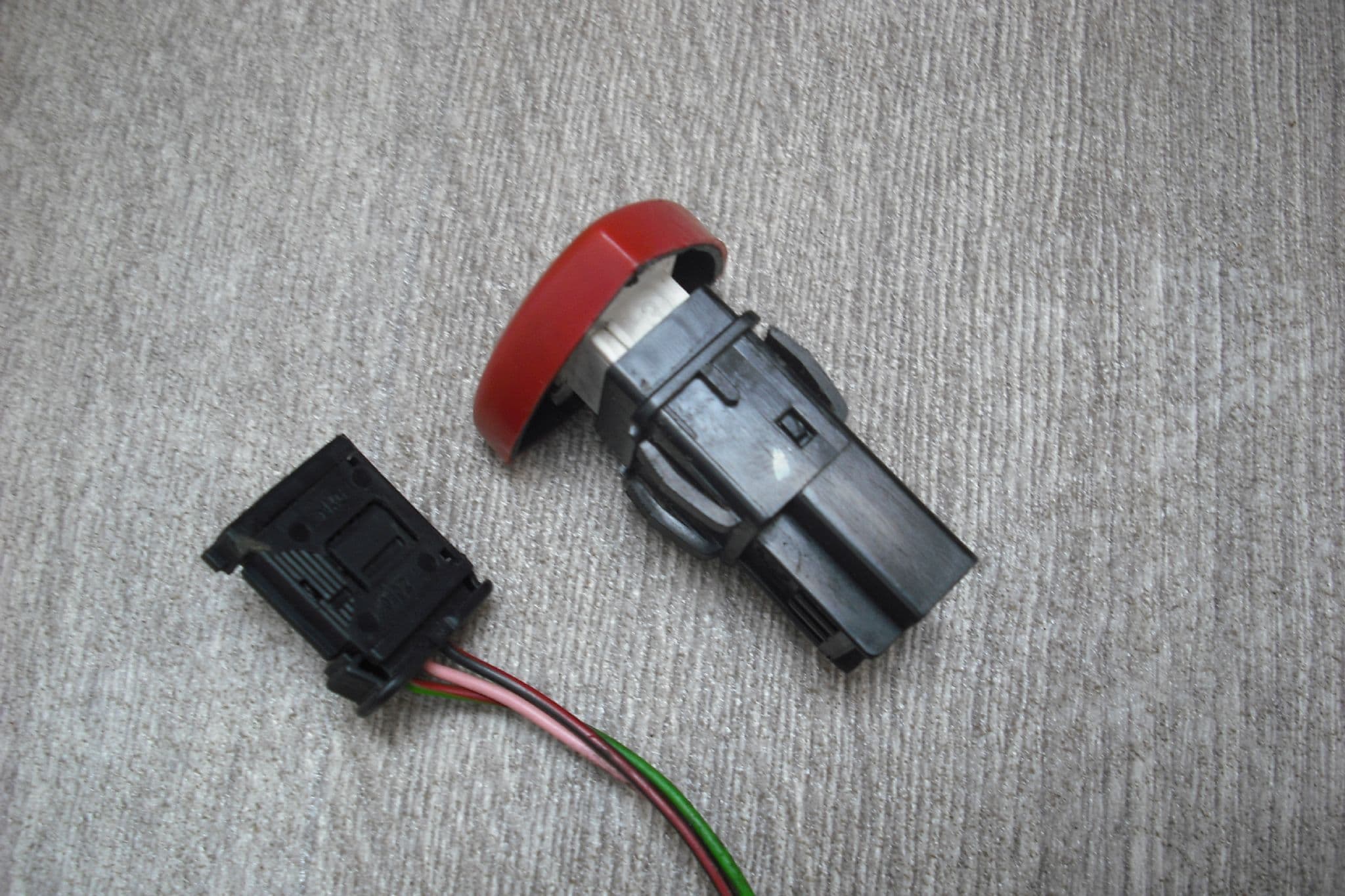 VAUXHALL VIVARO AND RENAULT TRAFIC HAZARD WARNING LIGHT SWITCH