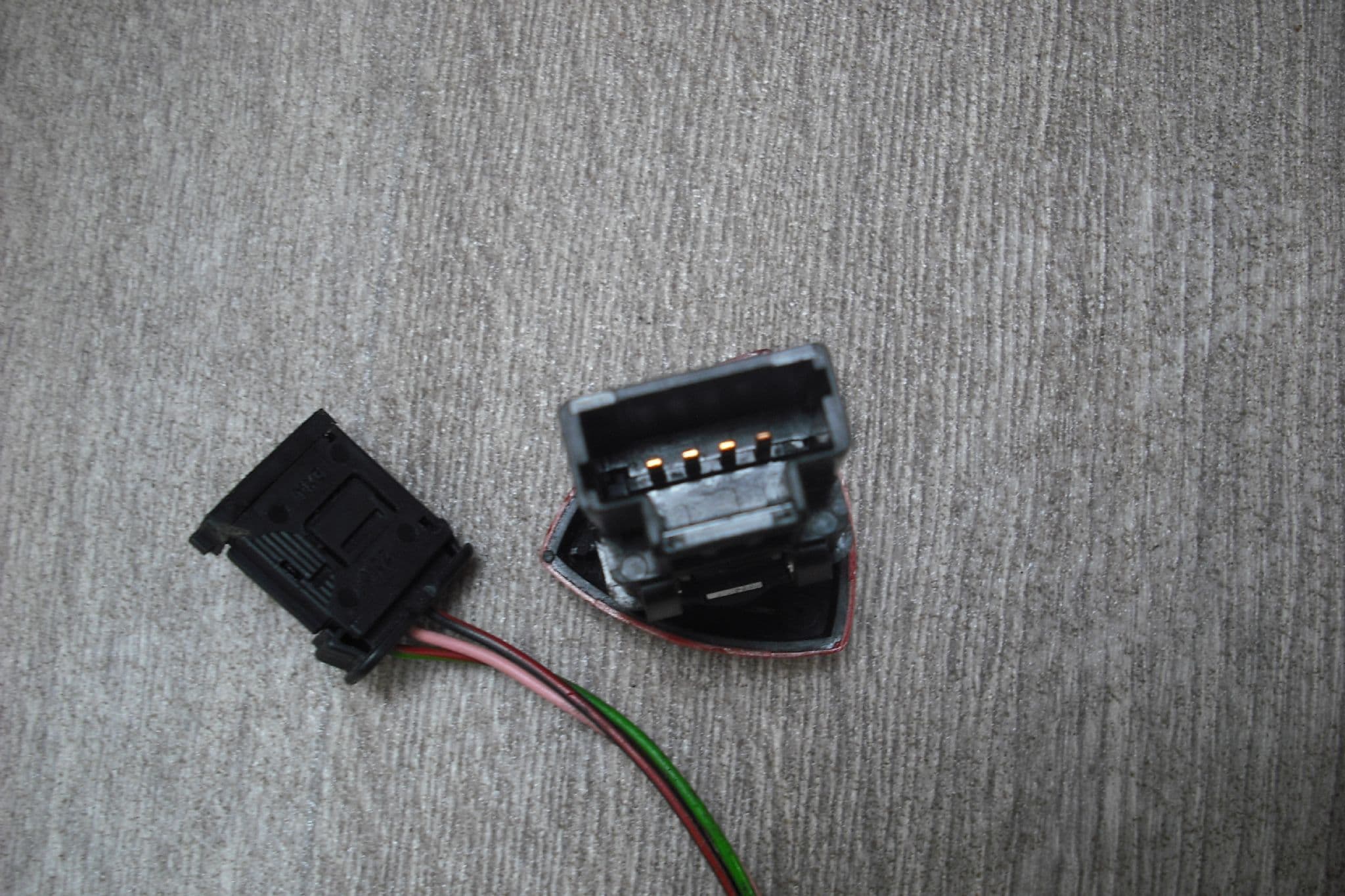 VAUXHALL VIVARO AND RENAULT TRAFIC HAZARD WARNING LIGHT SWITCH