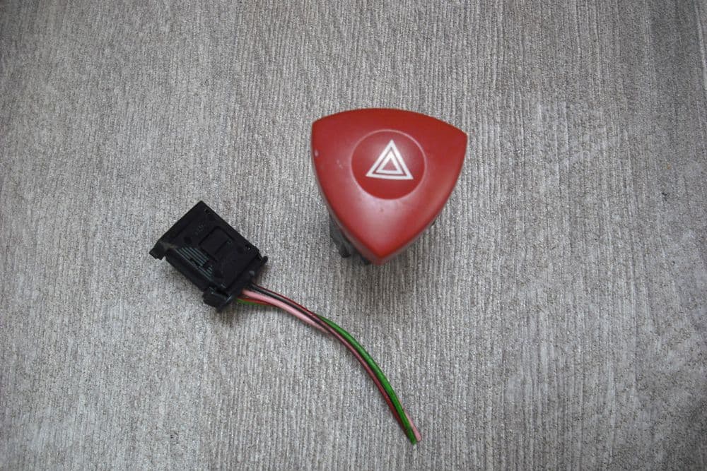VAUXHALL VIVARO AND RENAULT TRAFIC HAZARD WARNING LIGHT SWITCH