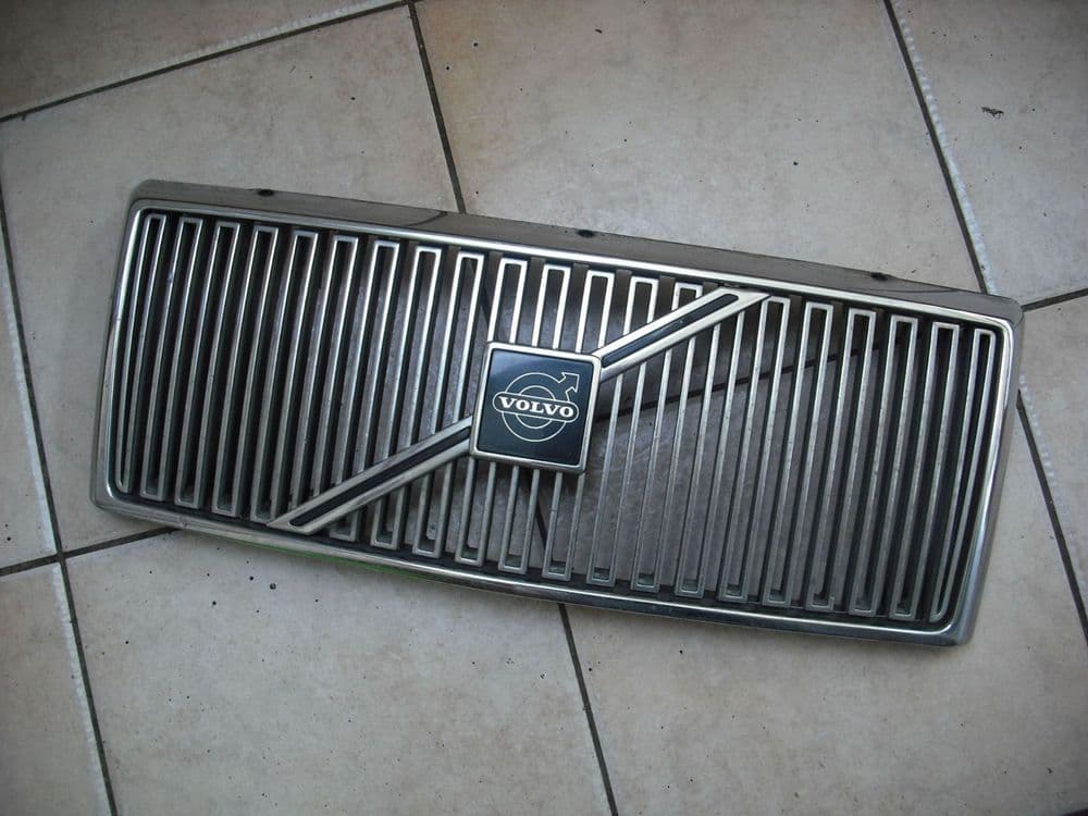 VOLVO 940 FRONT GRILLE