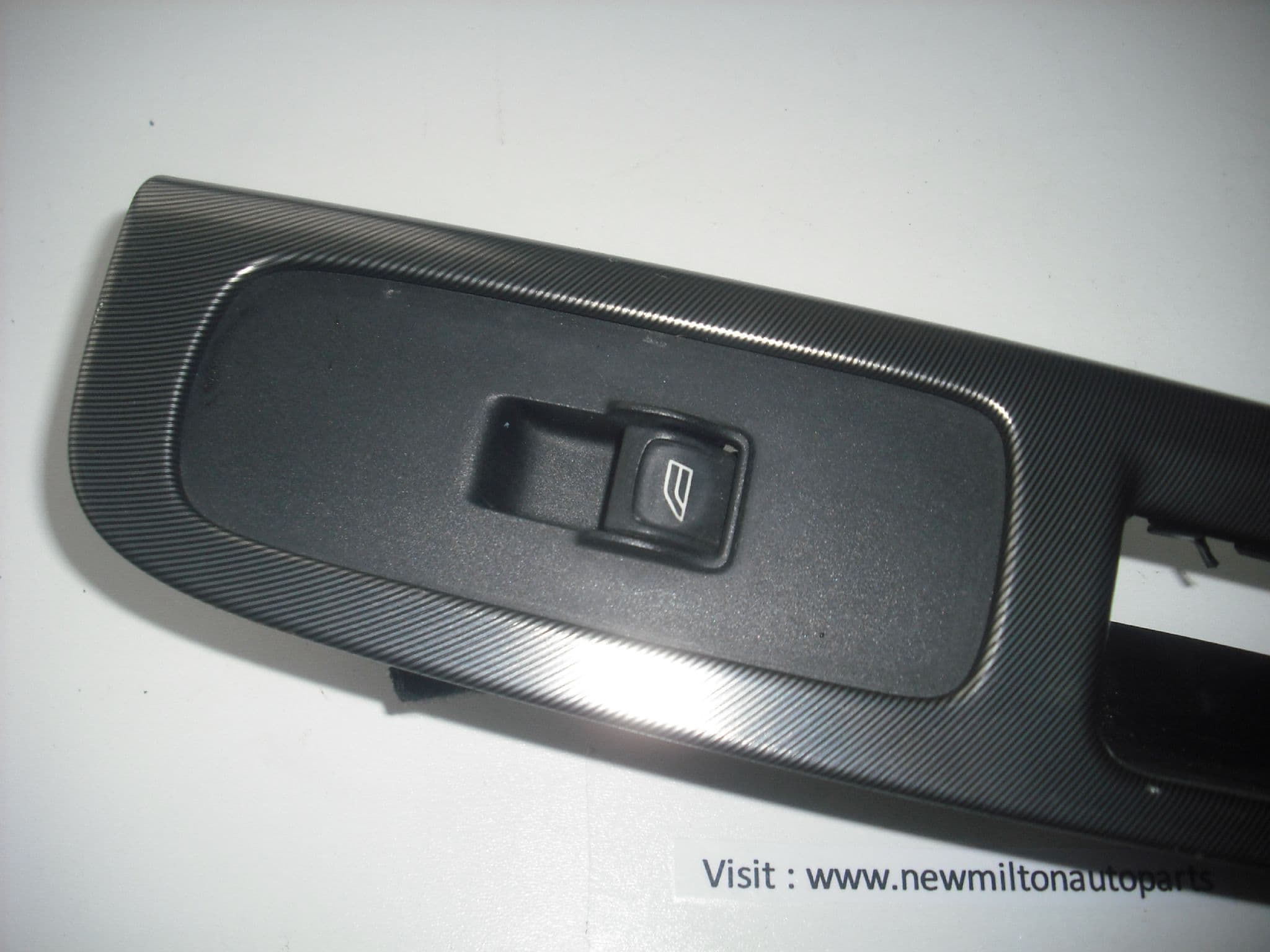 VOLVO V50 AND S40 FRONT PASSENGER DOOR ELECTRIC WINDOW SWITCH ASSEMBLEY