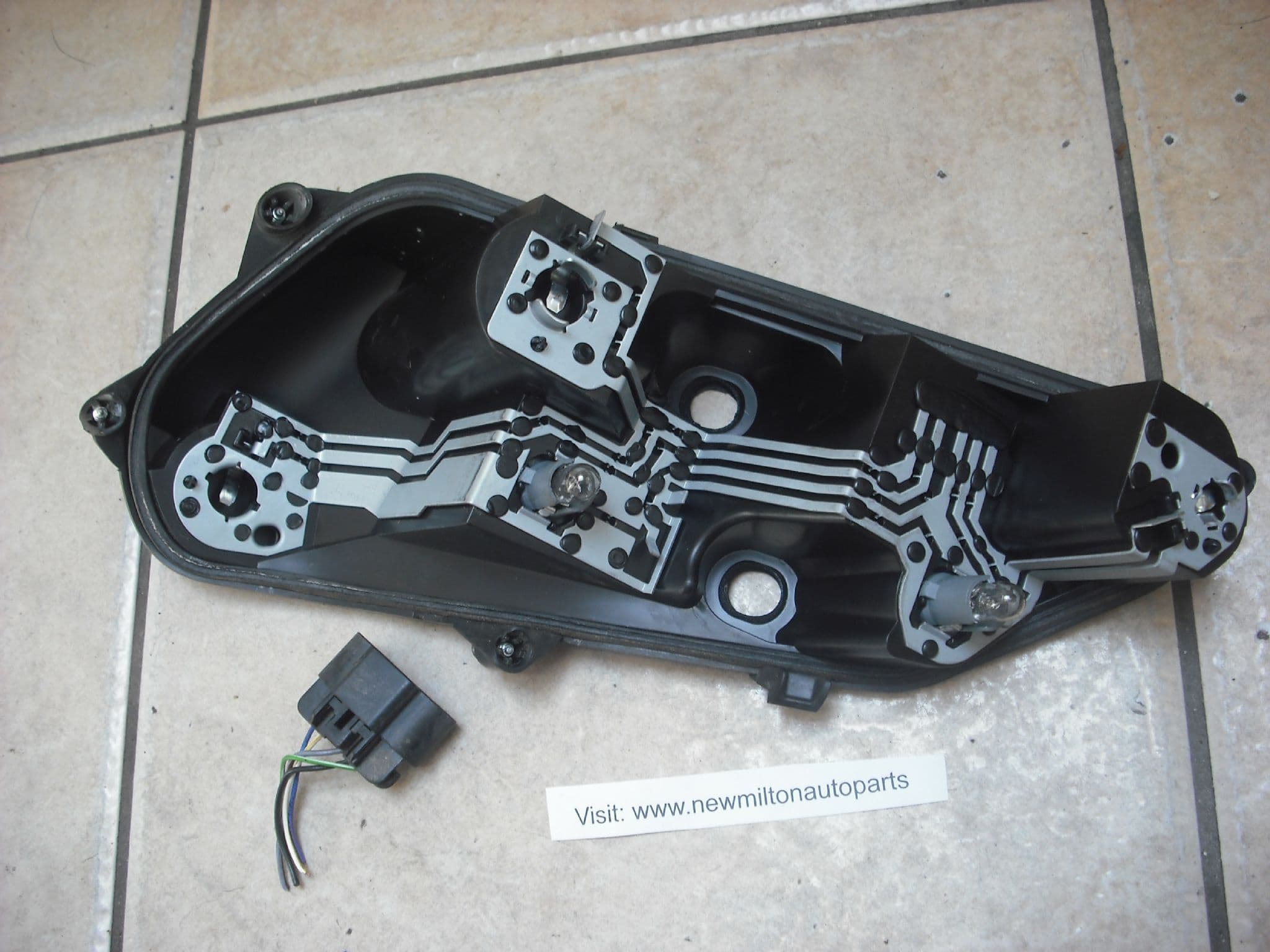 VP9TTX-13N004-A VAUXHALL INSIGNIA ESTATE REAR LIGHT BULB HOLDER RIGHT SIDE