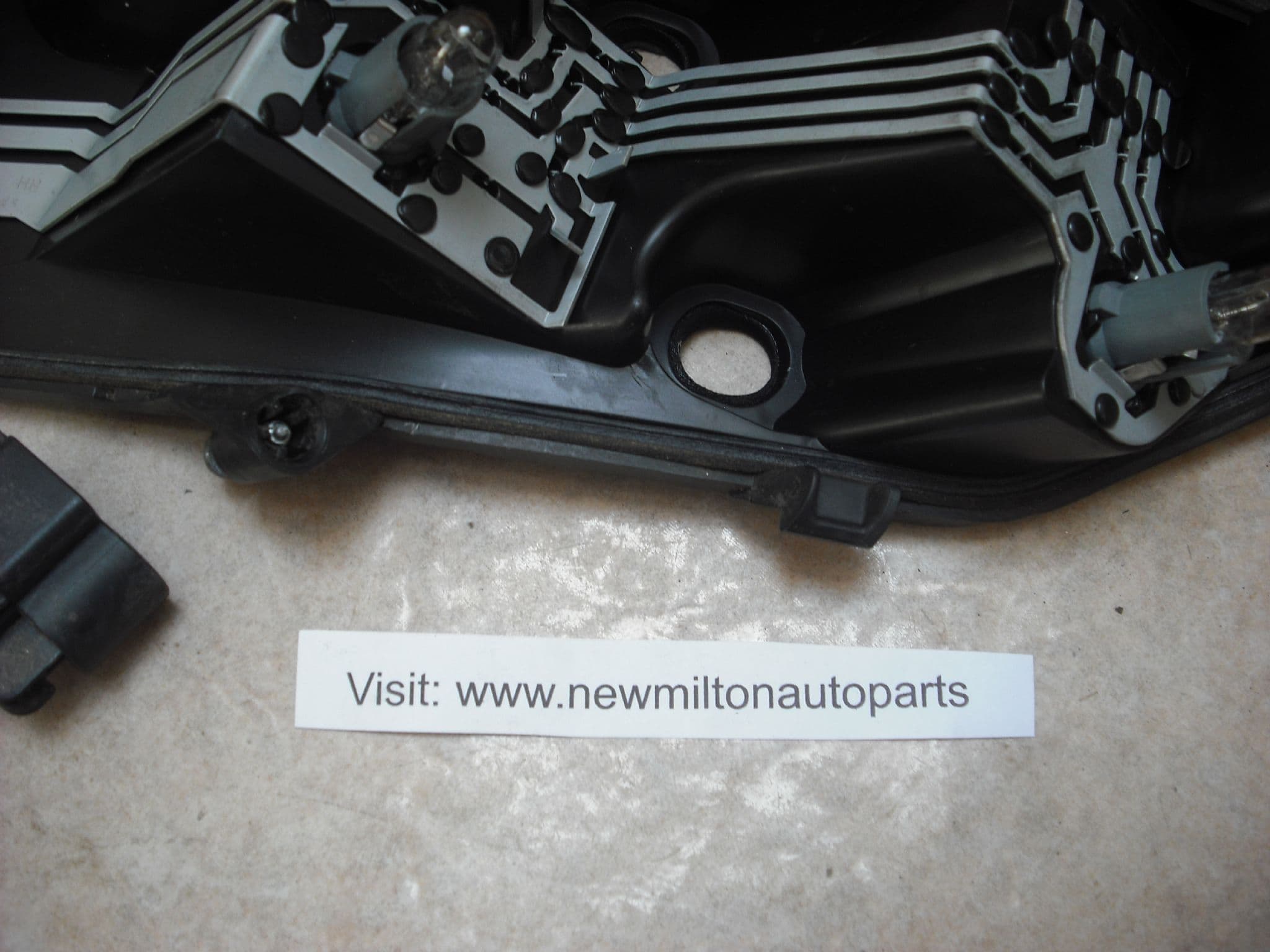 VP9TTX-13N004-A VAUXHALL INSIGNIA ESTATE REAR LIGHT BULB HOLDER RIGHT SIDE