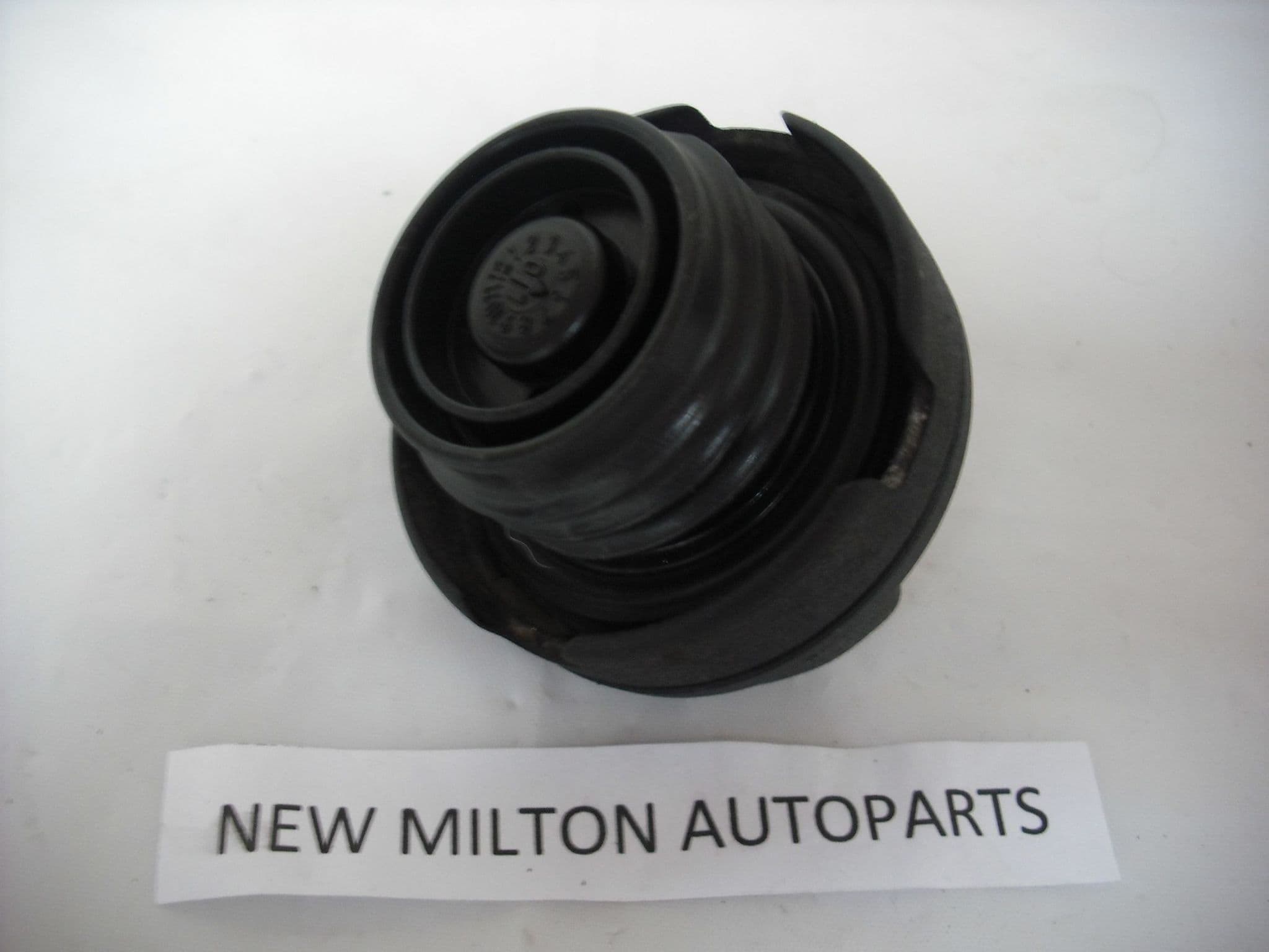 VW VOLKSWAGEN GOLF MK4 & MK5 GENUINE VW/AUDI FUEL PETROL CAP