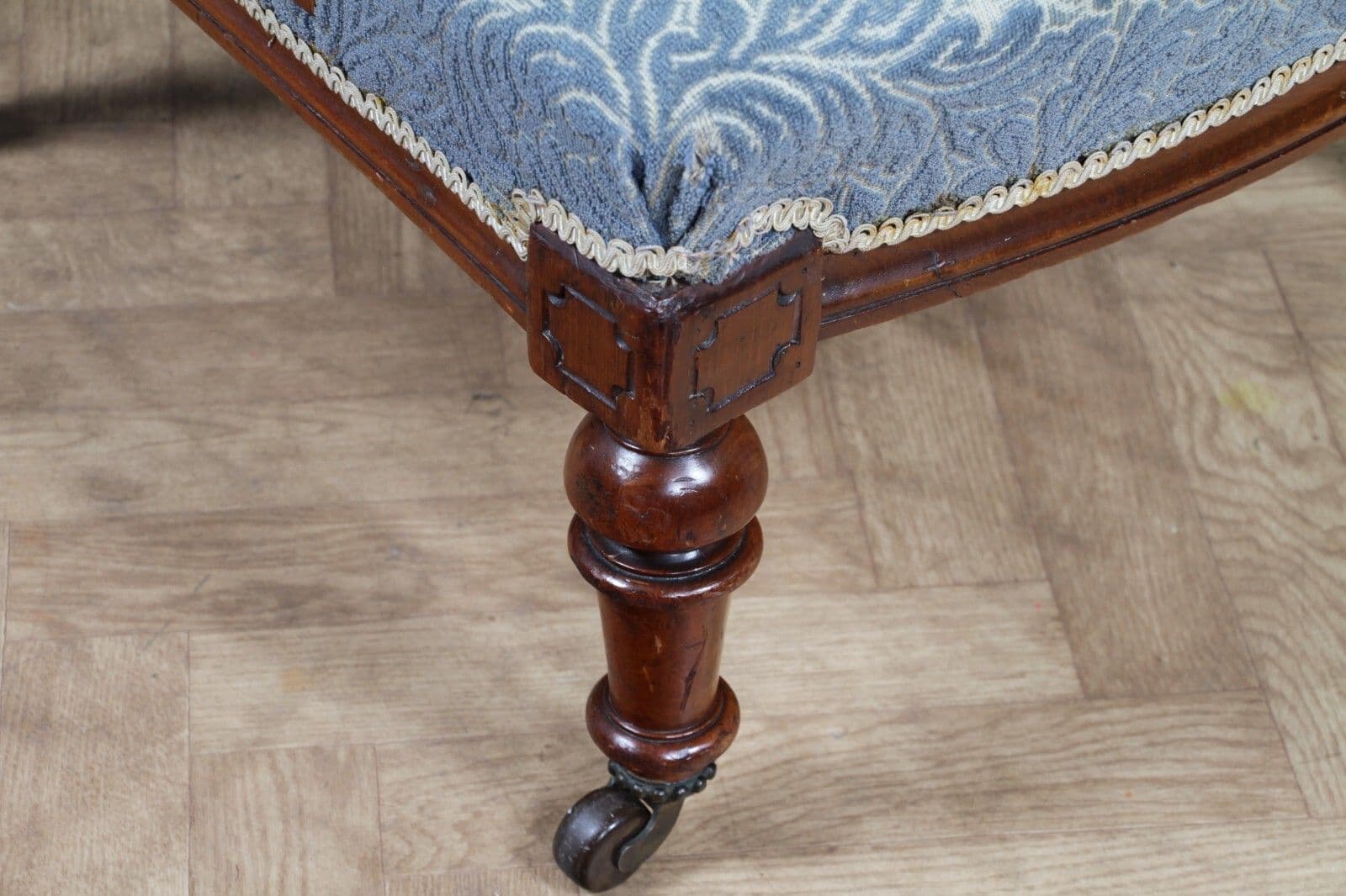 Antique Victorian Upholstered Buttoned Back Mahogany Lounge Fireside ...