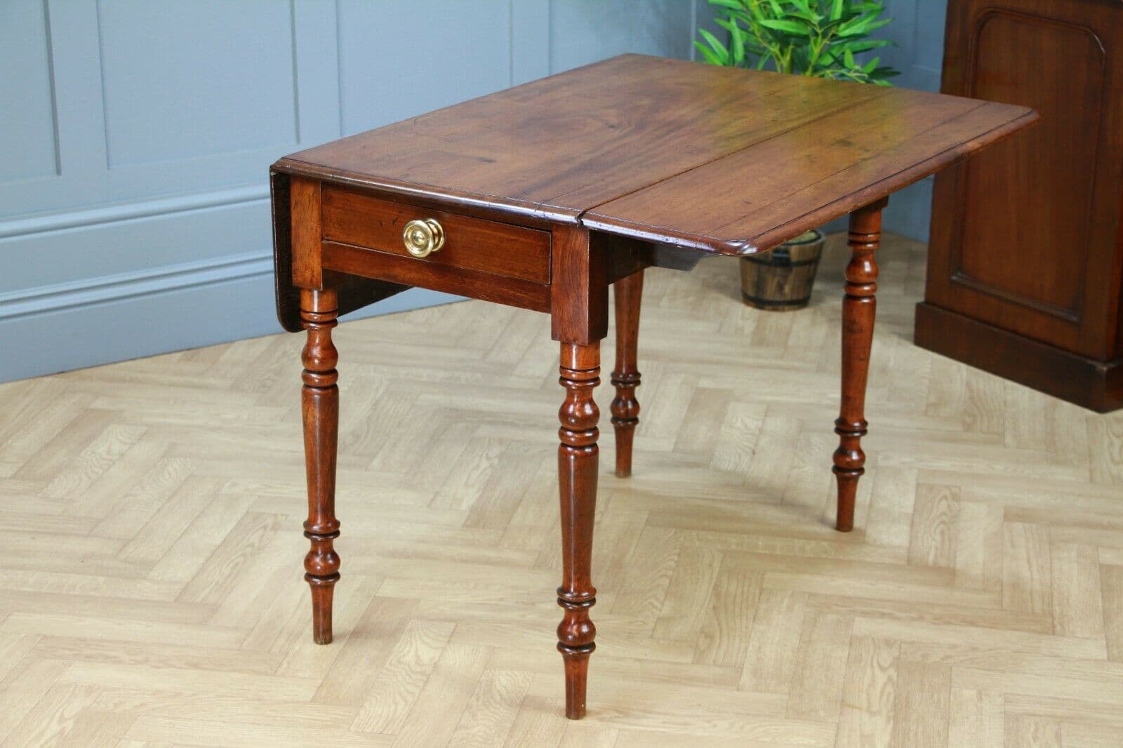 Original Antique Victorian Solid Mahogany Drop Leaf Pembroke Dining Table
