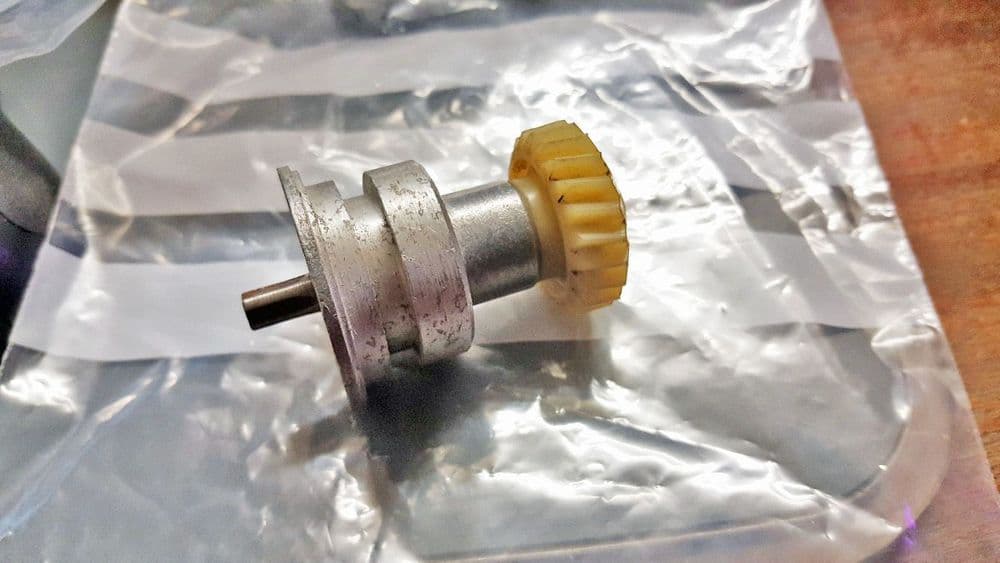 New Genuine 22 tooth Speedometer Gear & Housing 105E Anglia/Consul ...