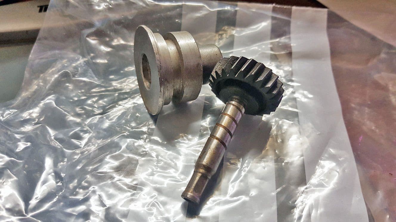 New Genuine 23 tooth Speedometer Gear & Housing Mk1 Cortina GT/Lotus