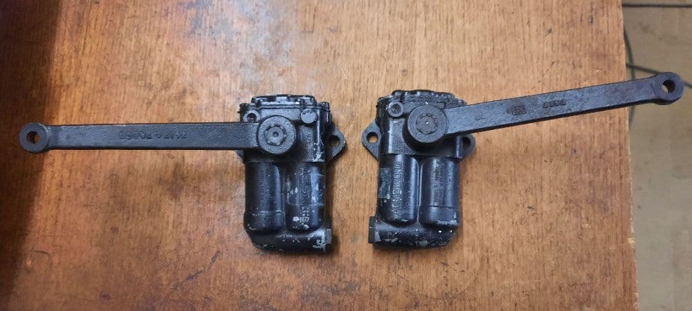 Pair New Genuine Armstrong Rear Lever Arm Shock Absorbers 105E Anglia ...