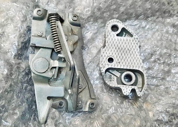 Pair New Genuine Right Hand Door Lock Mechanisms and Striker Early 105E ...