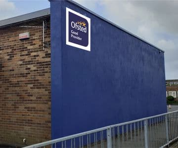 Outstandingbanners.co.uk |Ofsted banners and Signs |School Banners