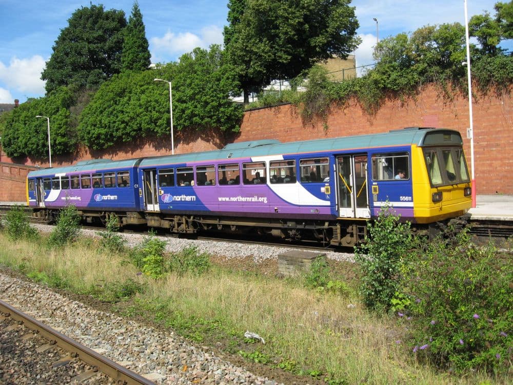 Class 142 Pacer 2-Car DMU OO Gauge