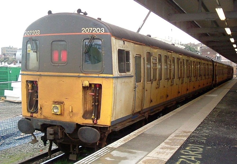 Class 207 3- Car Oxted DEMU N Gauge