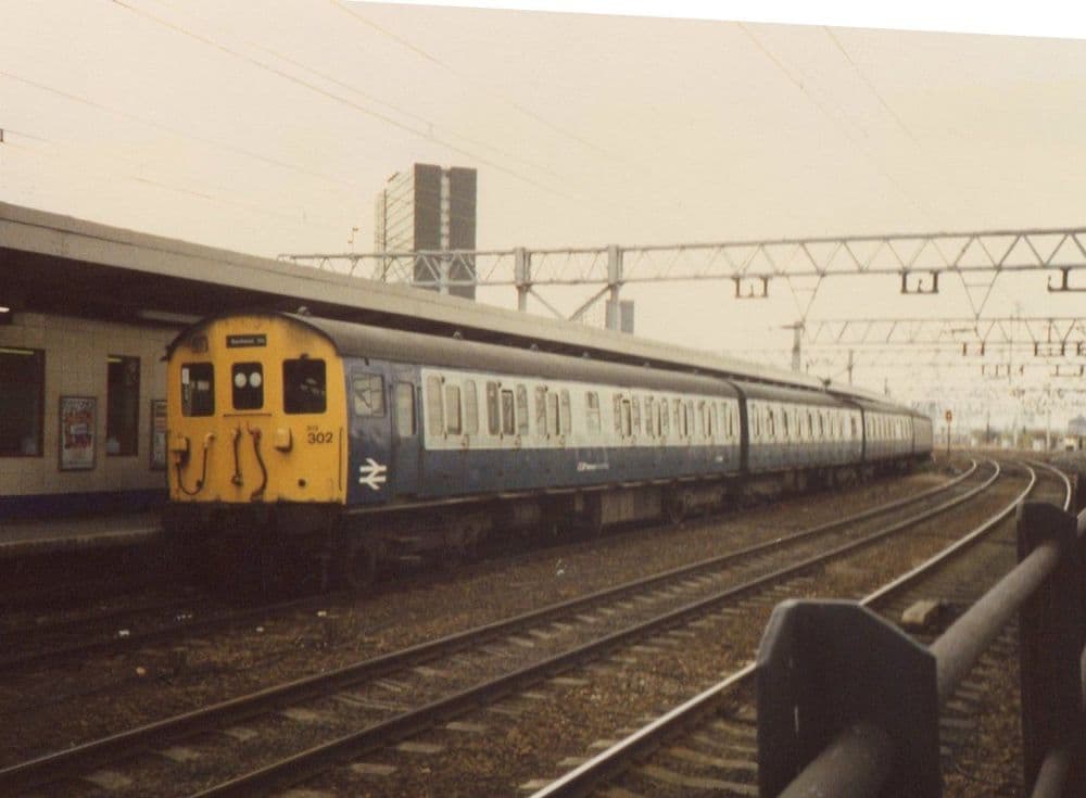 Class 302 3/4-Car EMU