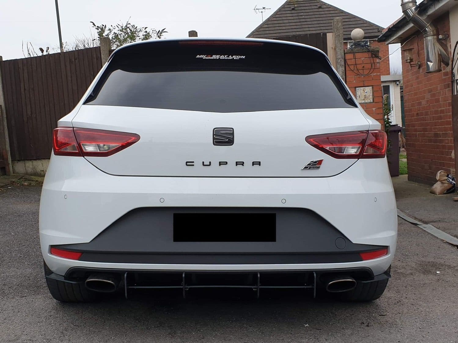 Seat Leon MK3 Cupra pre-facelift Racing Diffuser and Corner Spats