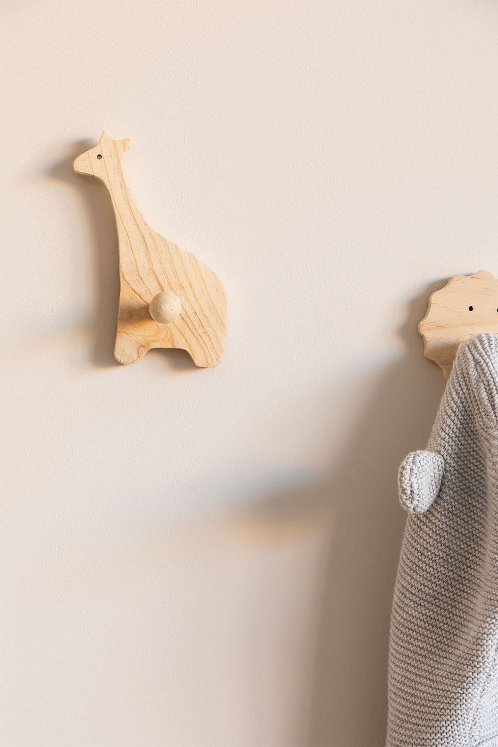 Children s Wall Coat Rack in Wood - Giraffe
