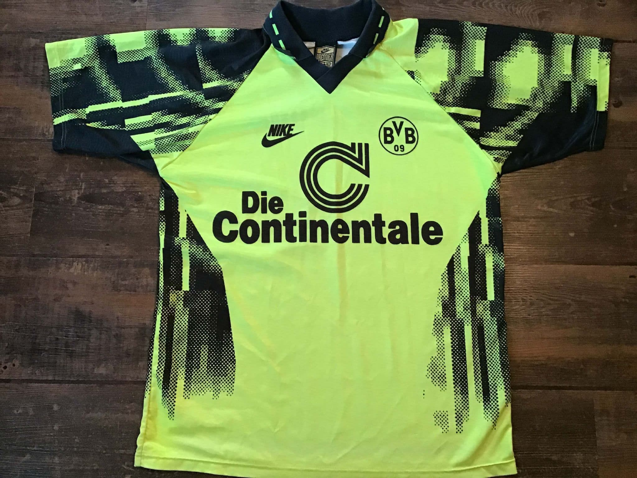 Classic Football Shirts | 1992 Borussia Dortmund Old Vintage Soccer jerseys