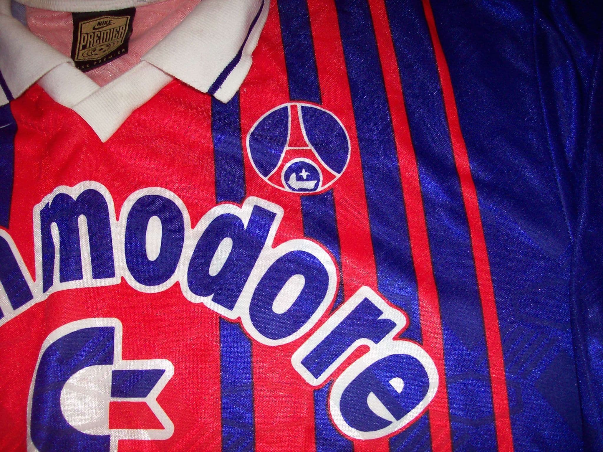 Global Classic Football Shirts | Retro Old Vintage Soccer Jerseys PSG 1993