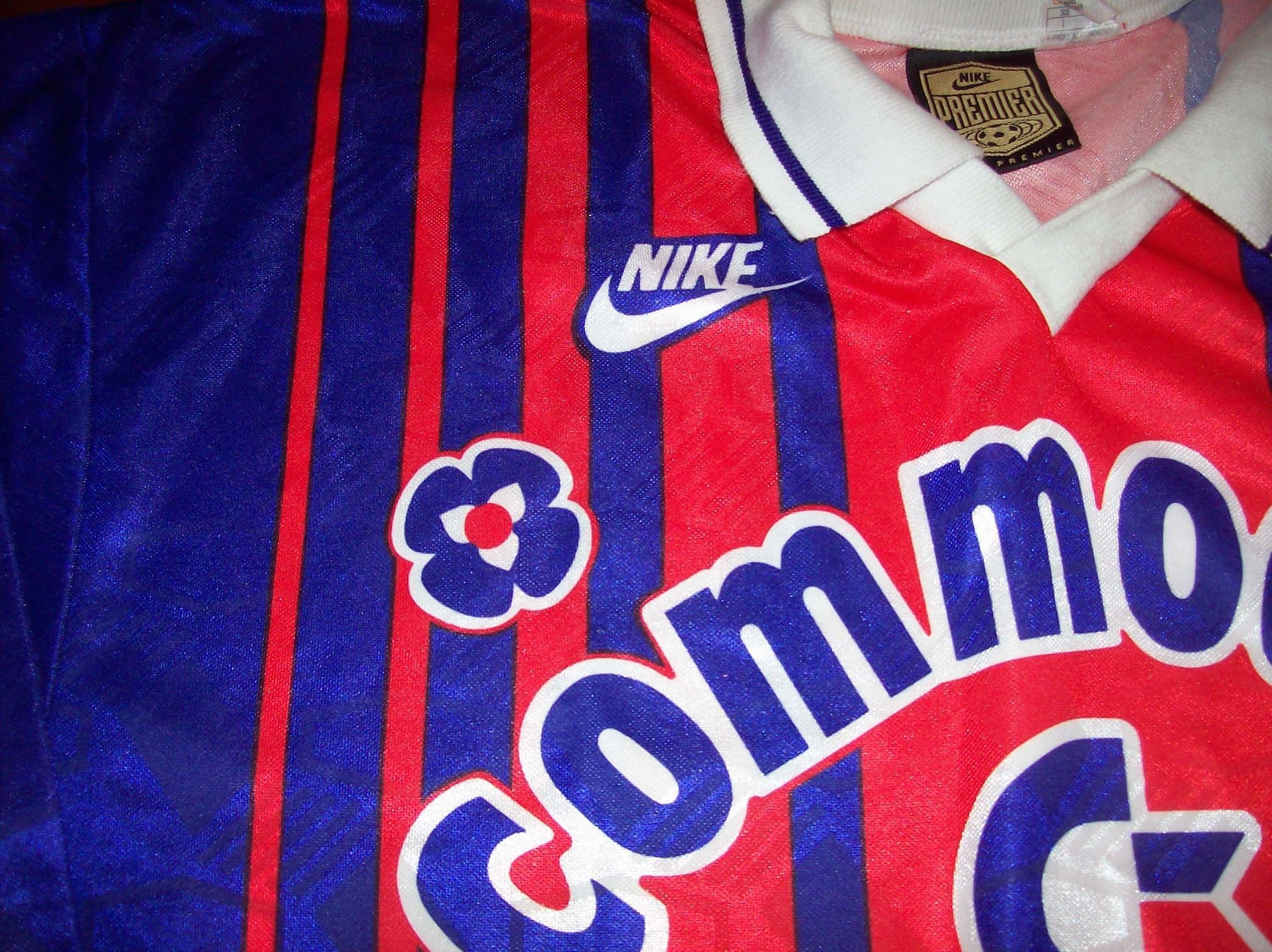 Global Classic Football Shirts | Retro Old Vintage Soccer Jerseys PSG 1993