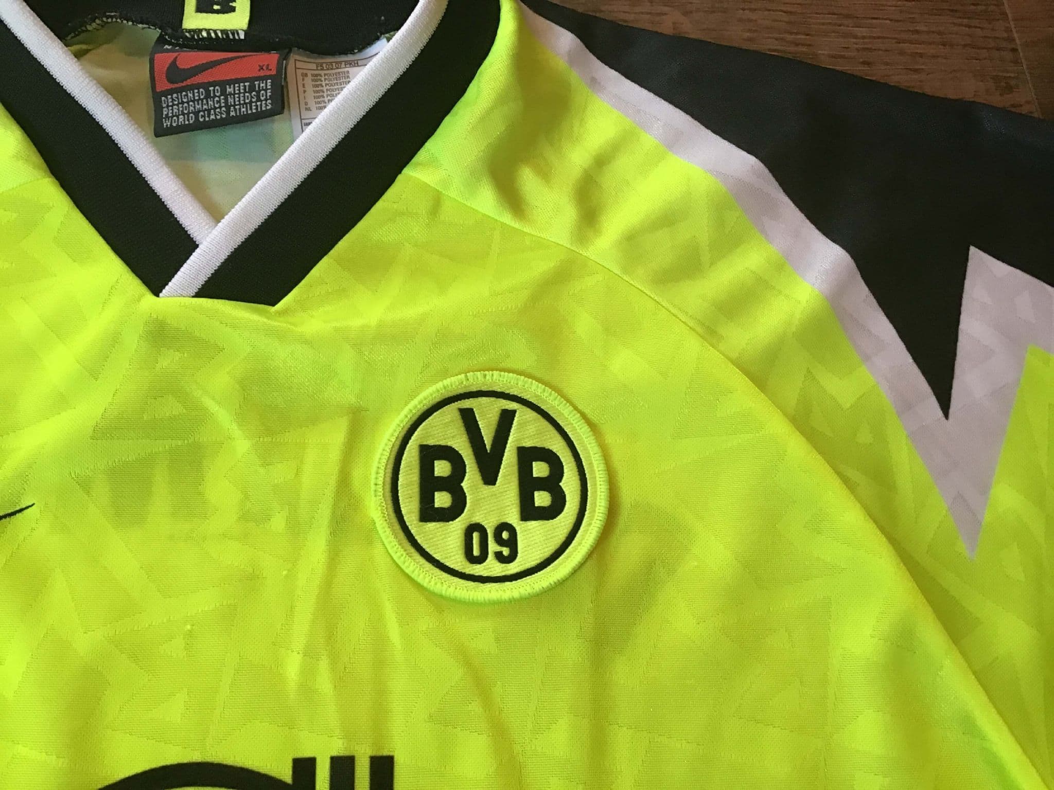 Classic Football Shirts | 1996 Borussia Dortmund Old Vintage Soccer jerseys