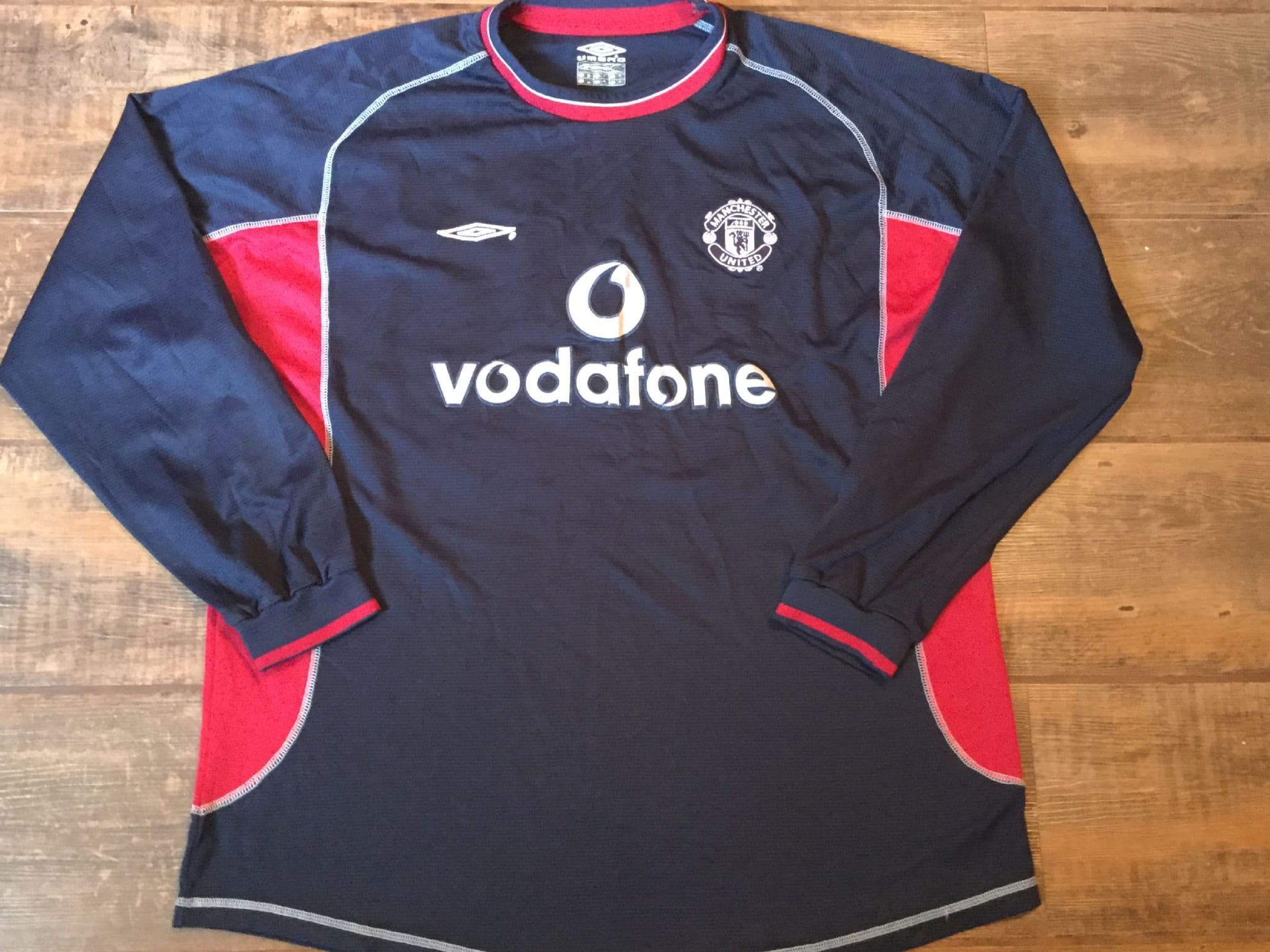Global Classic Football Shirts | 2000 Manchester United Vintage Old ...