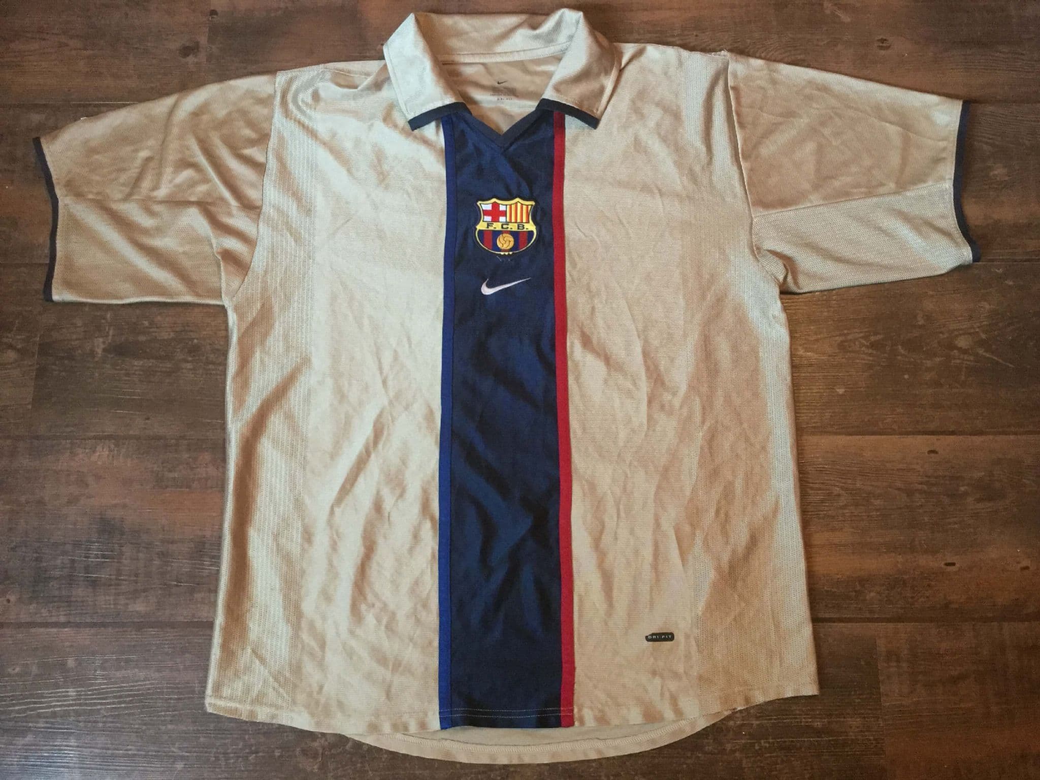 Global Classic Football Shirts | 2001 Barcelona Vintage Old Soccer Jerseys