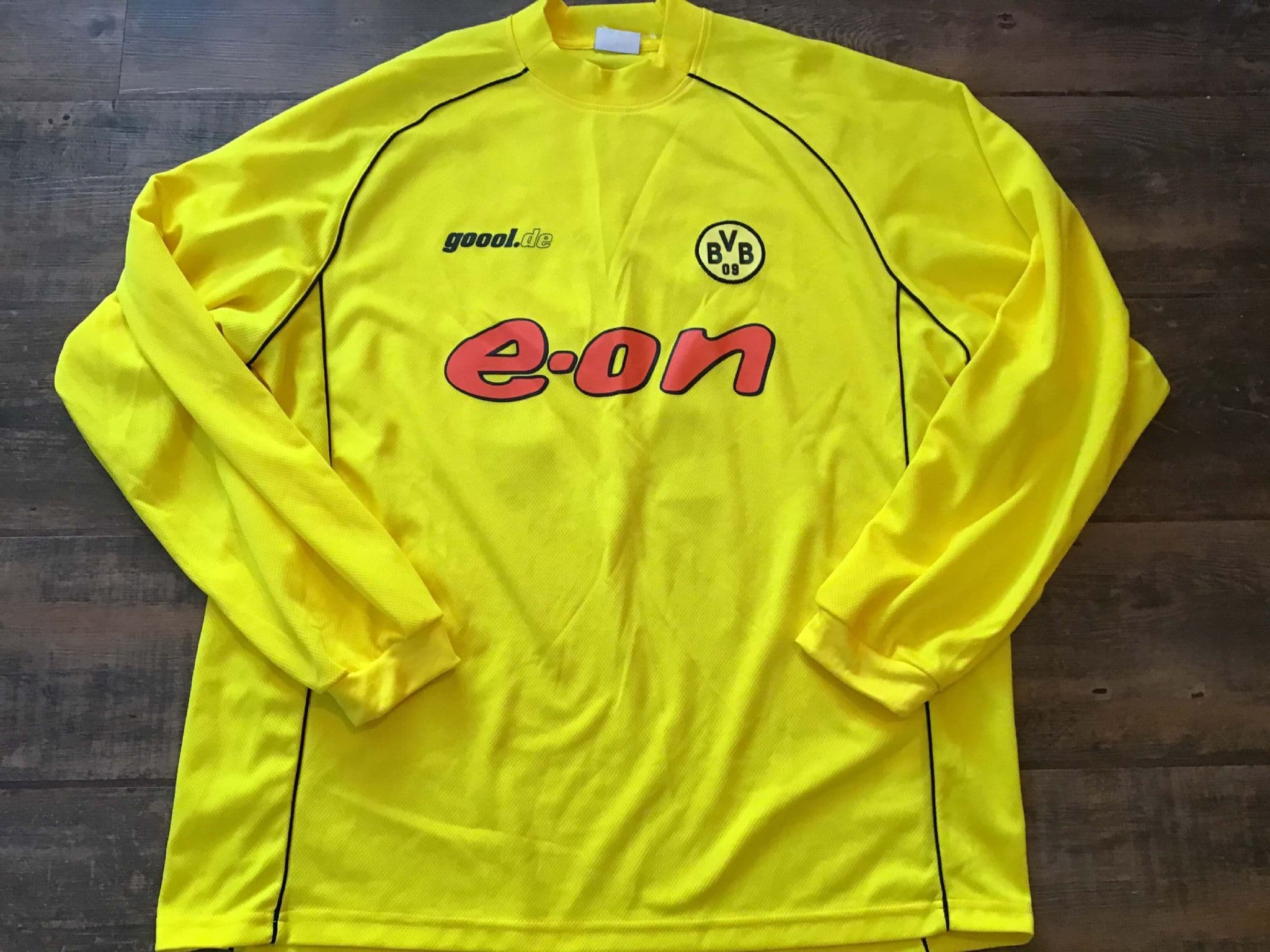 Classic Football Shirts | 2001 Borussia Dortmund Vintage Old Jerseys