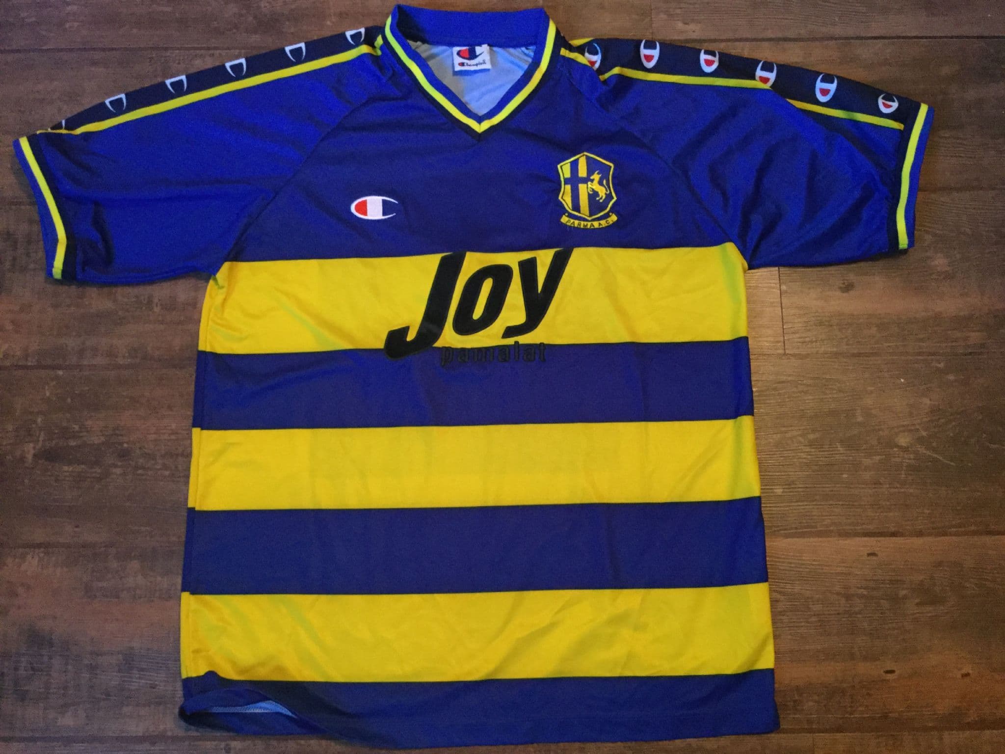 Global Classic Football Shirts | 2001 Parma Vintage Old Soccer Jerseys