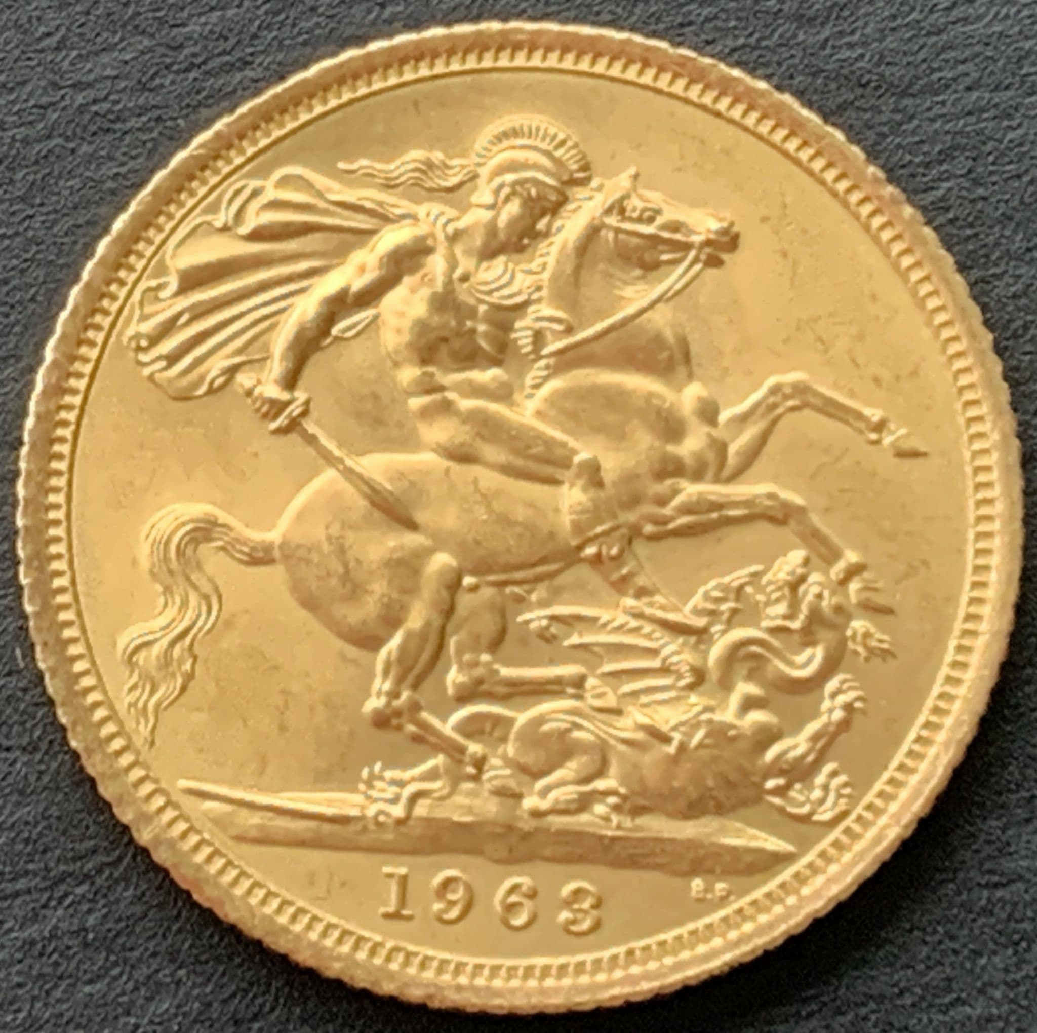 1963 Full Gold Sovereign in a Luxury Wooden Case