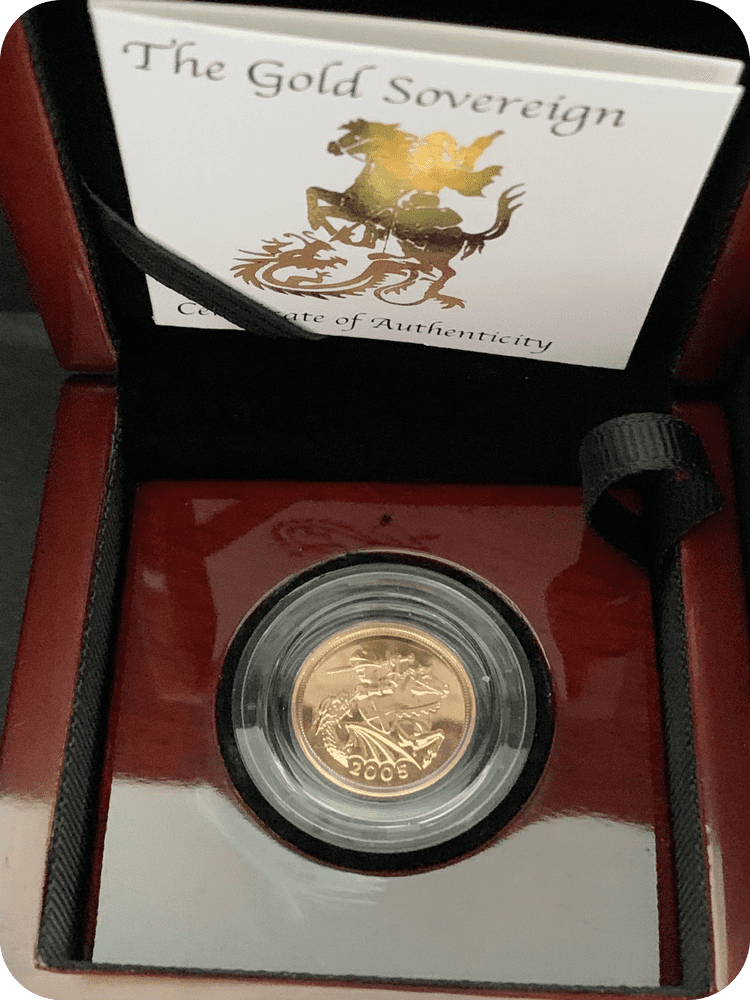2005 Half Gold Sovereign in a Luxury Wooden Case