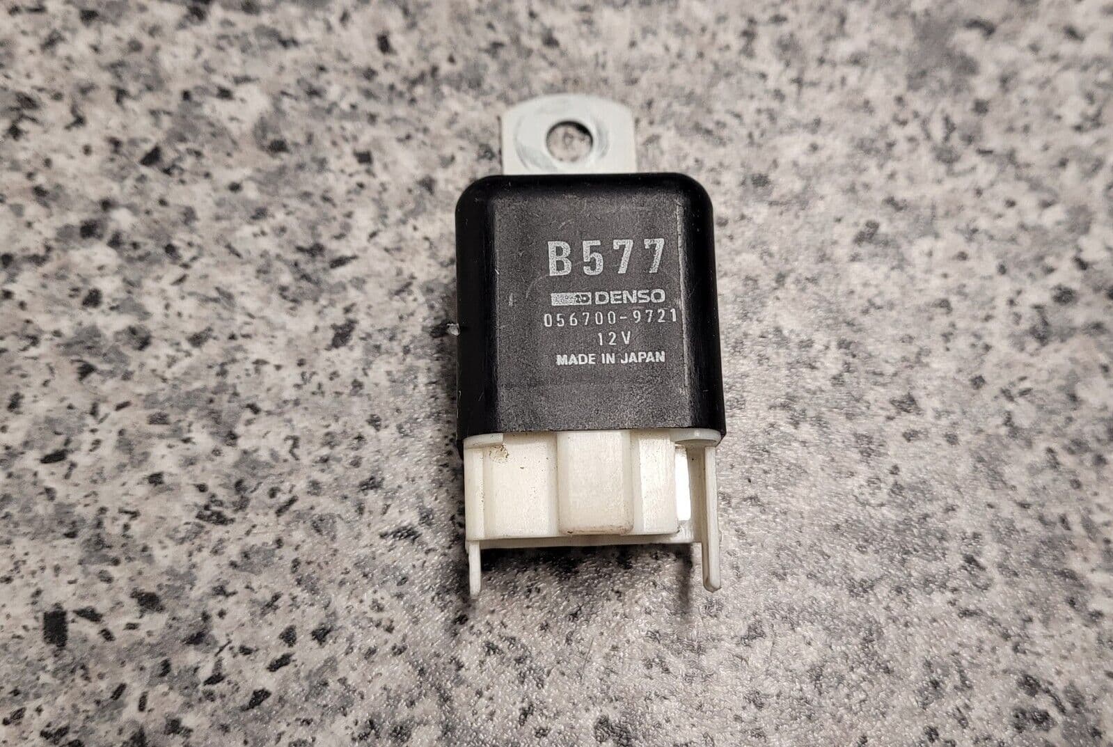 MAZDA MX5 B577 FUEL RELAY - MK1 1600 MODEL - EUNOS MK1 1989 to 1997