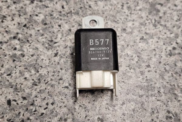 MAZDA MX5 B577 FUEL RELAY - MK1 1600 MODEL - EUNOS MK1 1989 to 1997