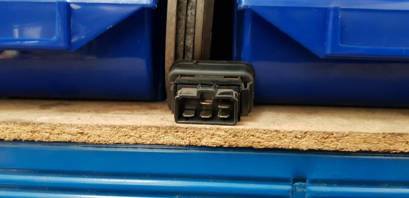 MAZDA MX5 EUNOS MK1 1989 - 97 HEATED REAR WINDOW SWITCH - BLACK PLUG