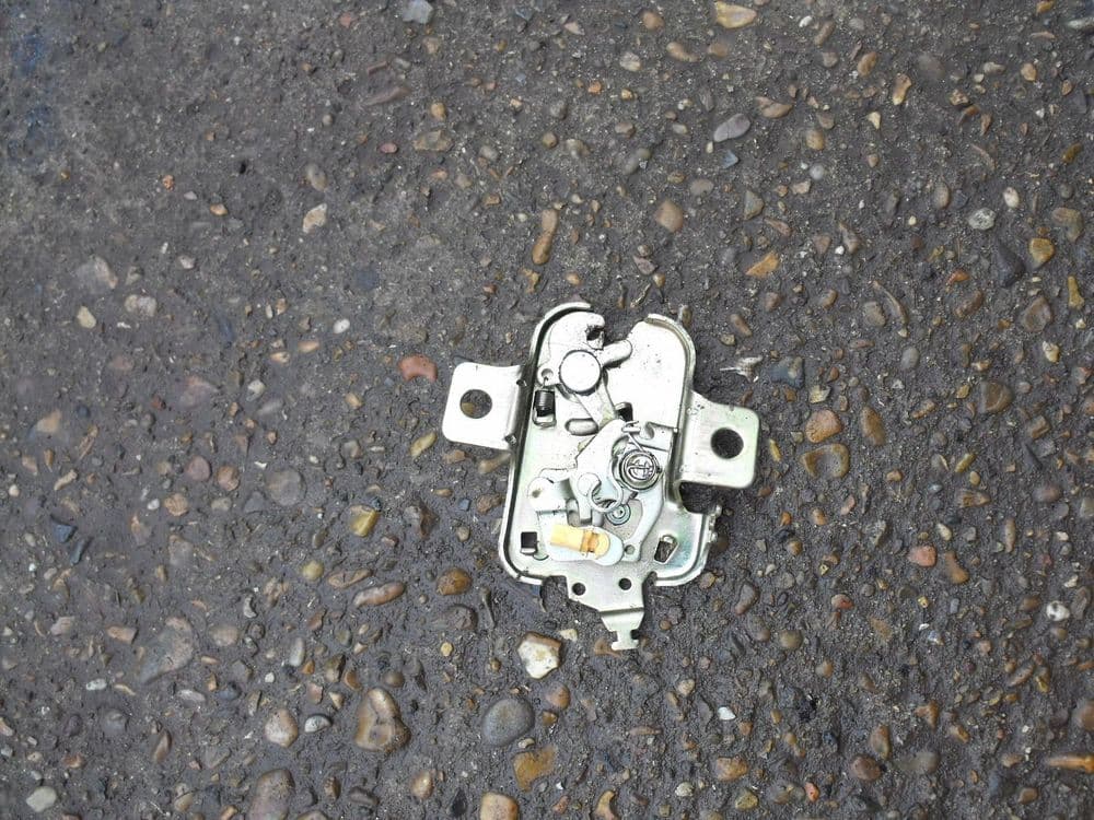 MAZDA MX5 EUNOS MK2 1998 - 2005 - BOOT LATCH / CATCH ASSEMBLY