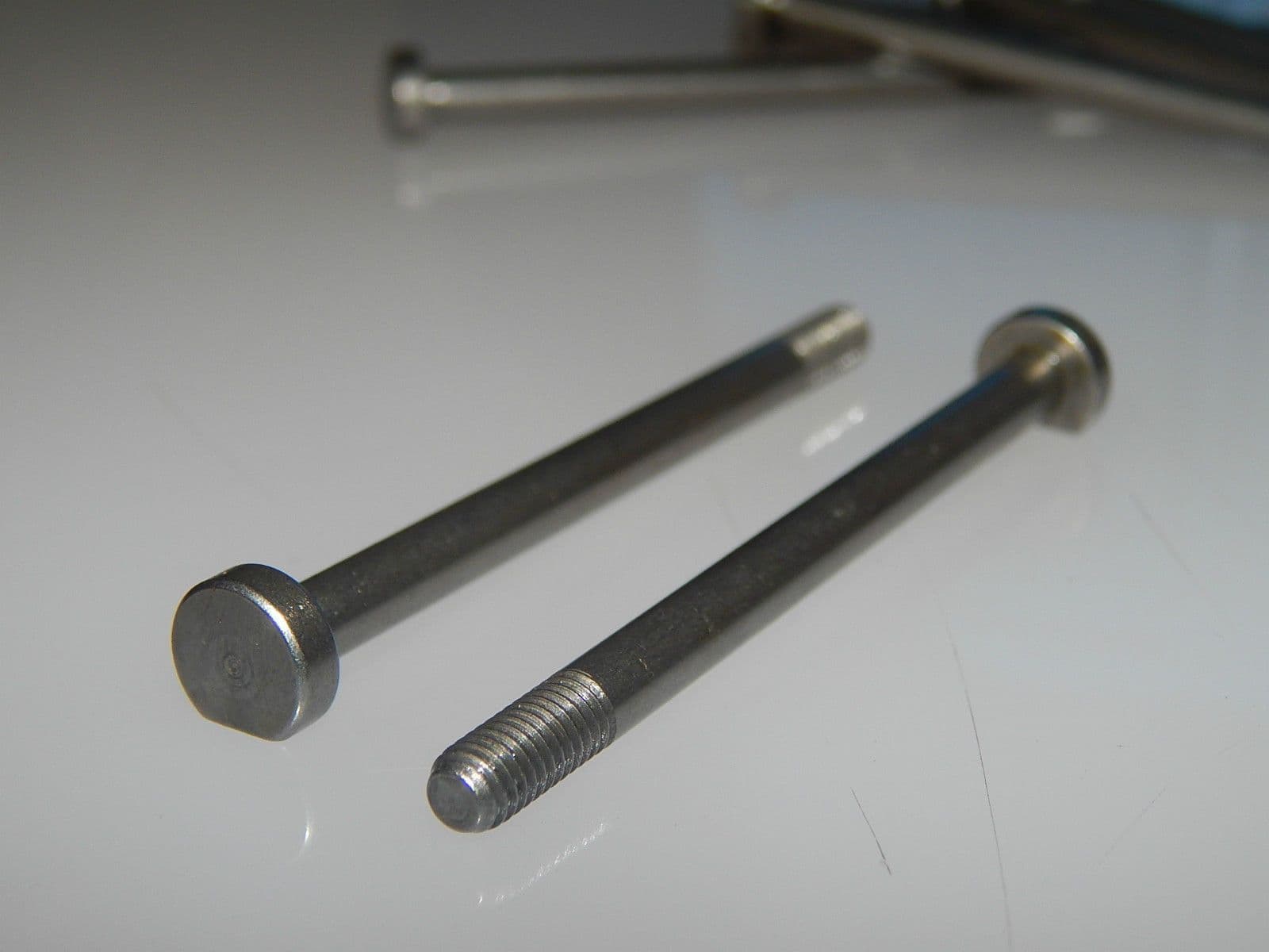 10 x 10-32 UNF D Head Screw Steel Length 2 9/16" B4