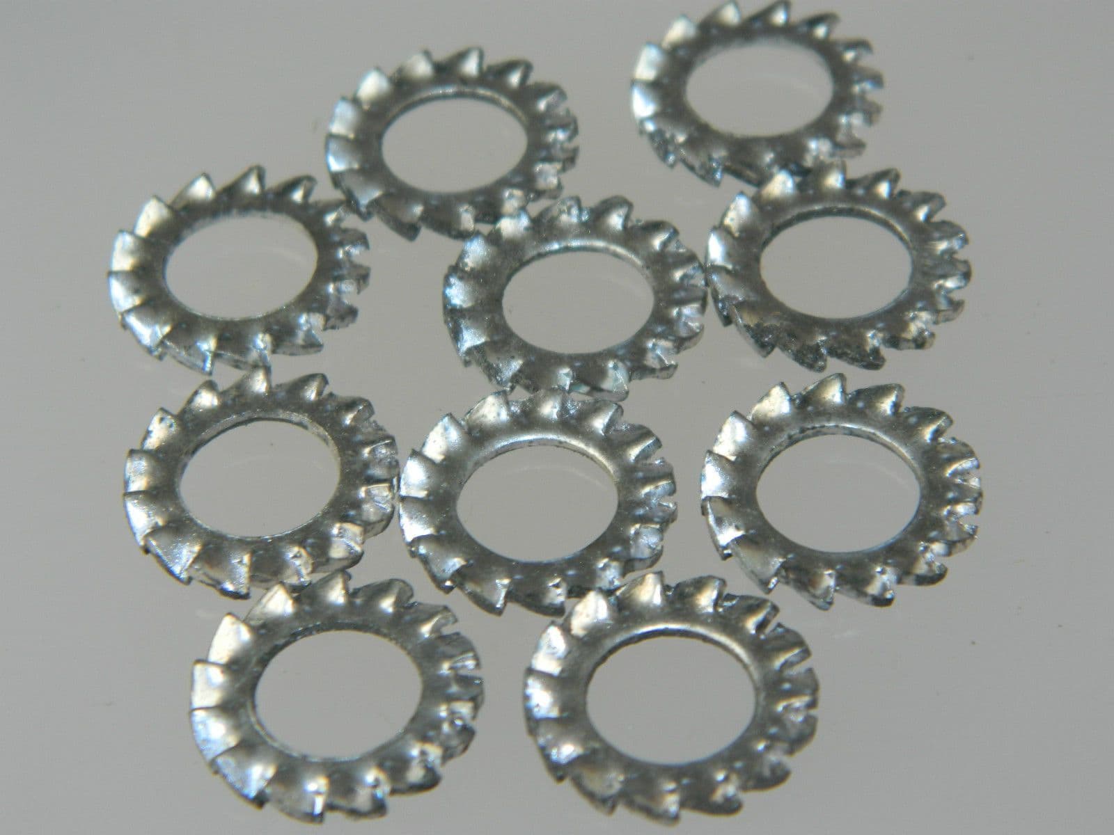 100 x M8 Lock Washer Serrated External Toothed Shakeproof Steel Metric P12