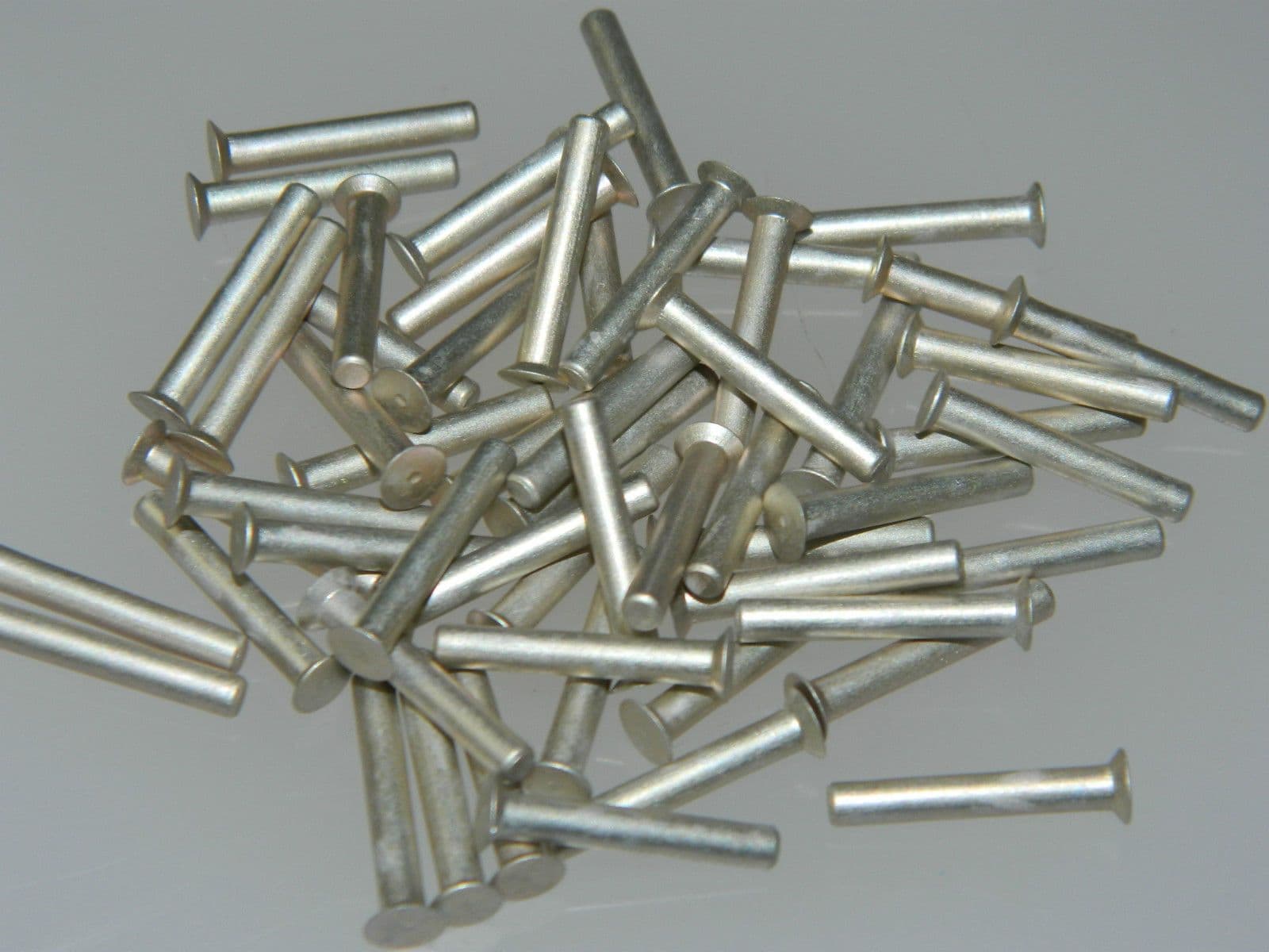 200 x Solid Aluminium Alloy Flush Countersunk Rivets 3/32" Diameter 5/8 ...
