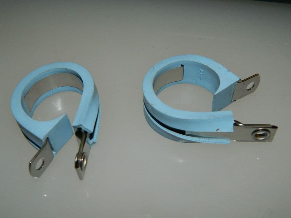 5 x 1 1/8" Pipe Clip With Electrical Bonding Strip Rubber Covered CN1A-14